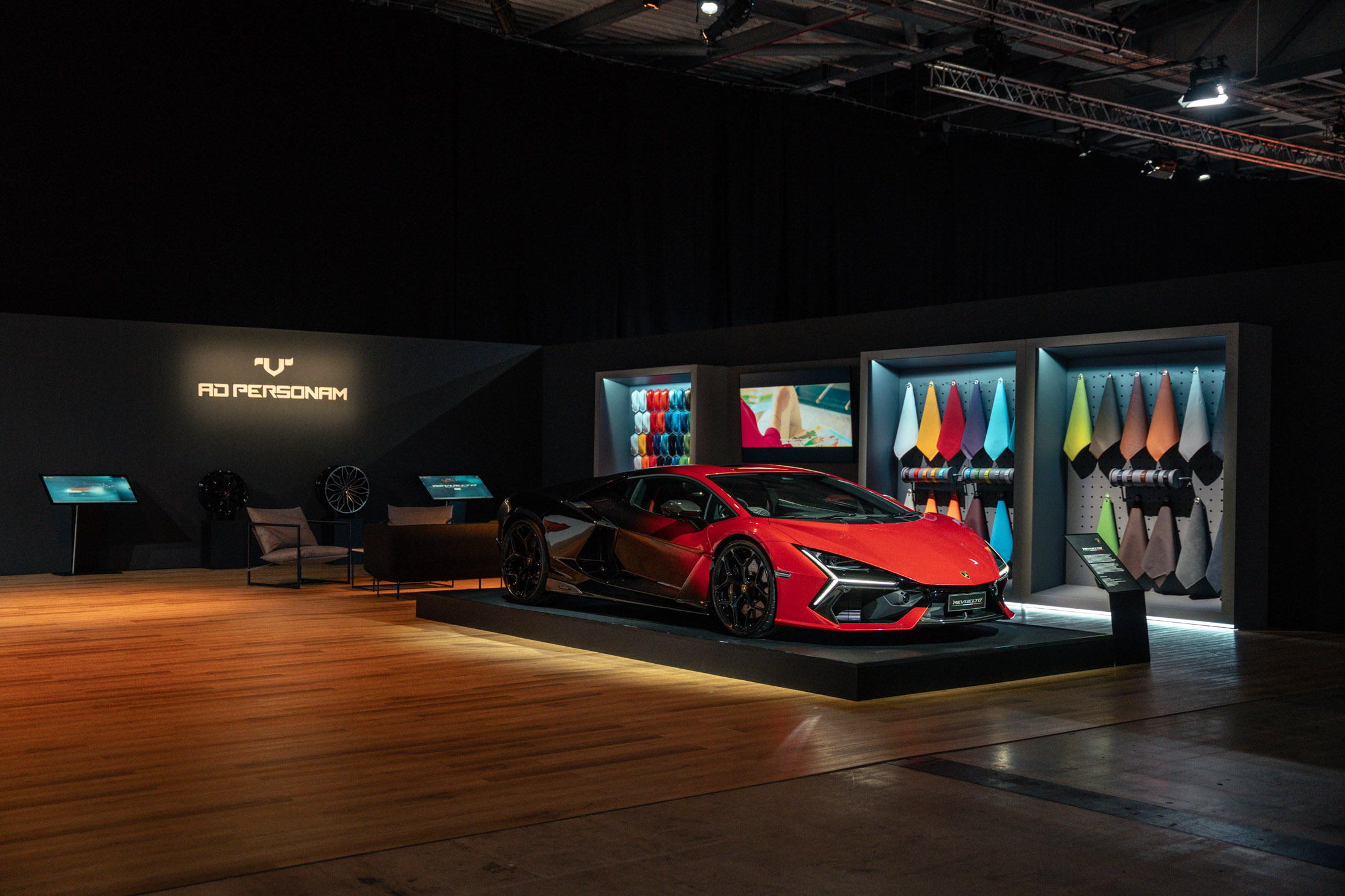 Lamborghini Says Urus SE And Next 2029 Urus EV Won’t Chase Ferrari ...