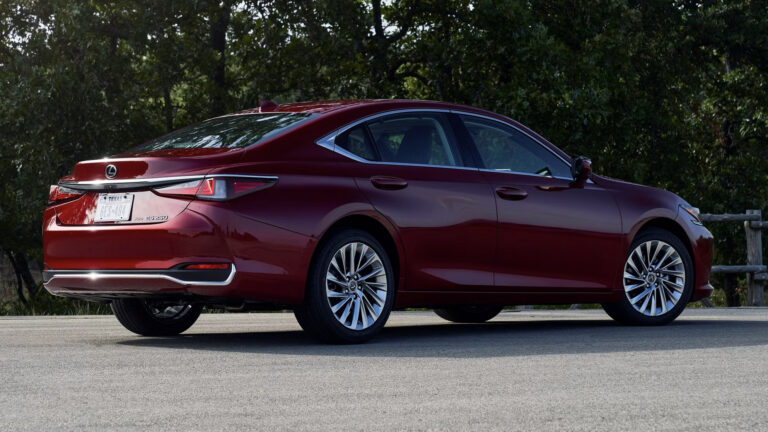 2026 Lexus ES: Ditching The Spindle And Embracing Electrification ...
