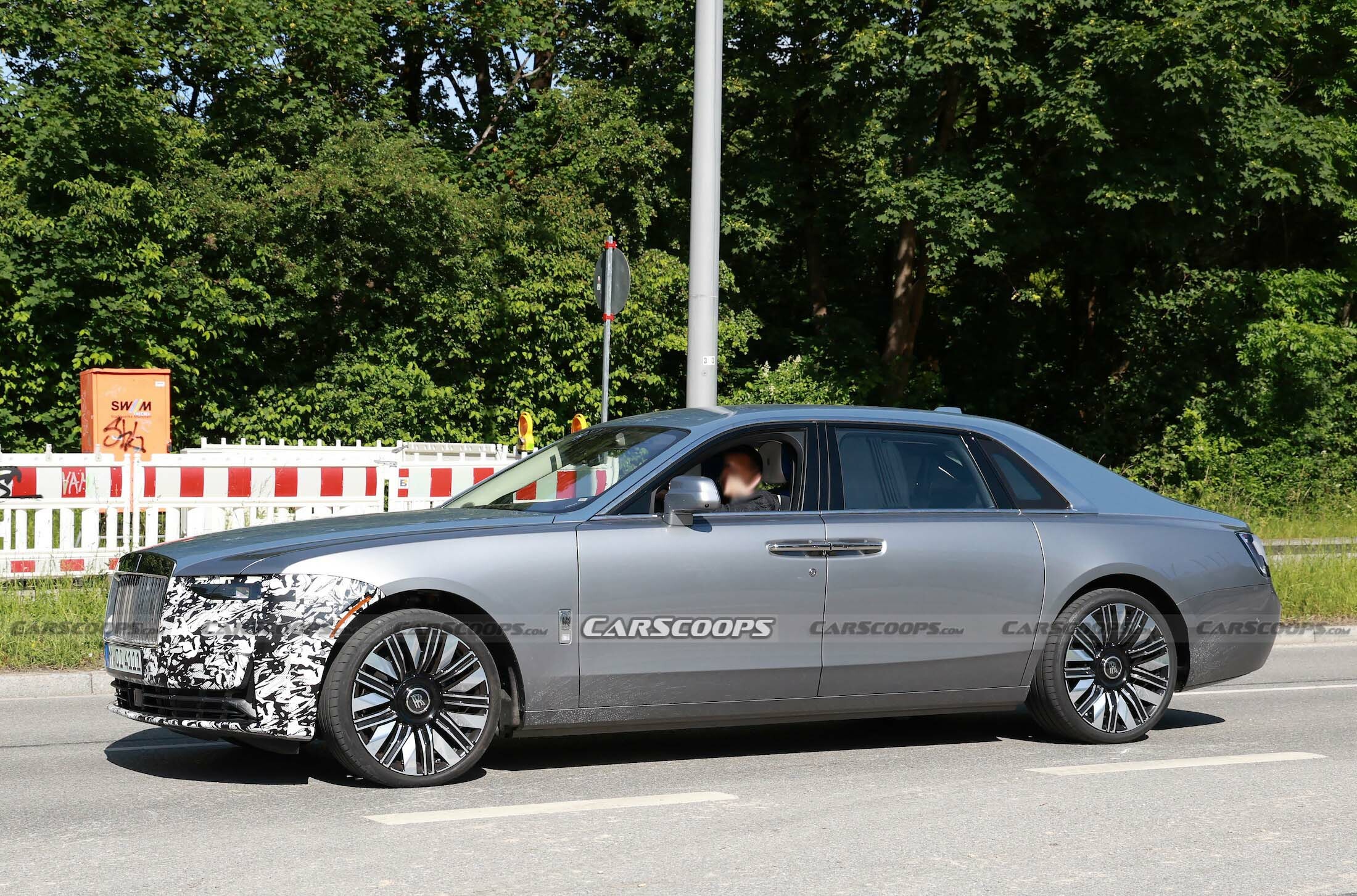 Rolls Royce Ghost Follows In Phantom’s Footsteps With Stealthy Facelift ...