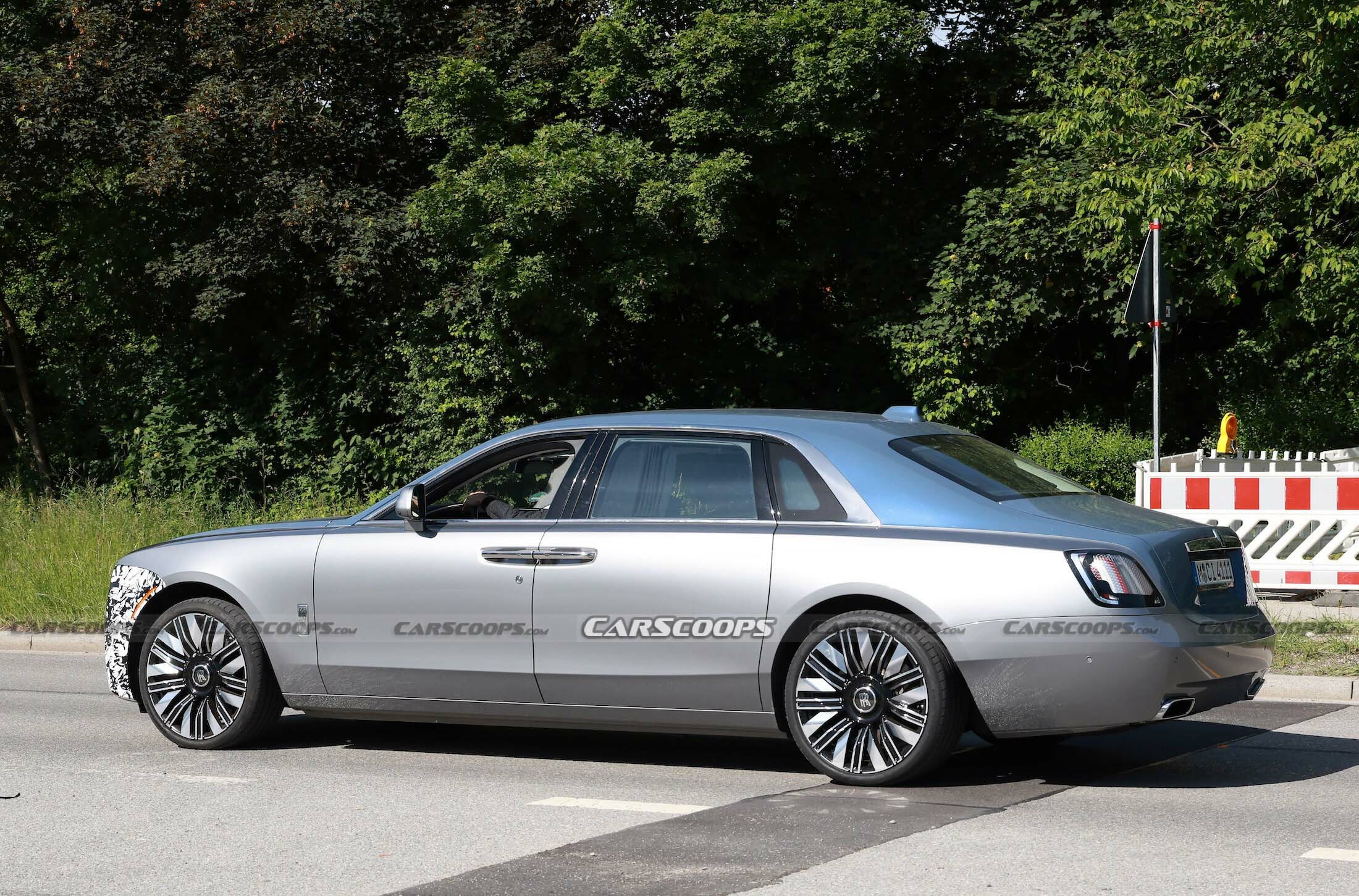 Rolls Royce Ghost Follows In Phantom’s Footsteps With Stealthy Facelift ...