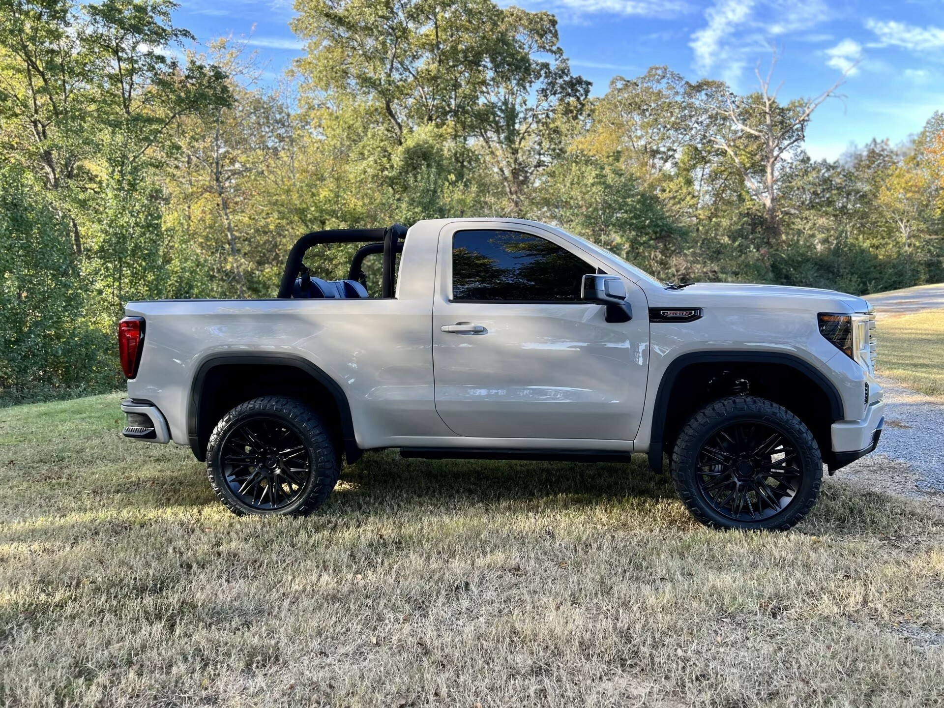 Modern-Day GMC Jimmy Looks Awesome And Is Going Up For Auction | Carscoops