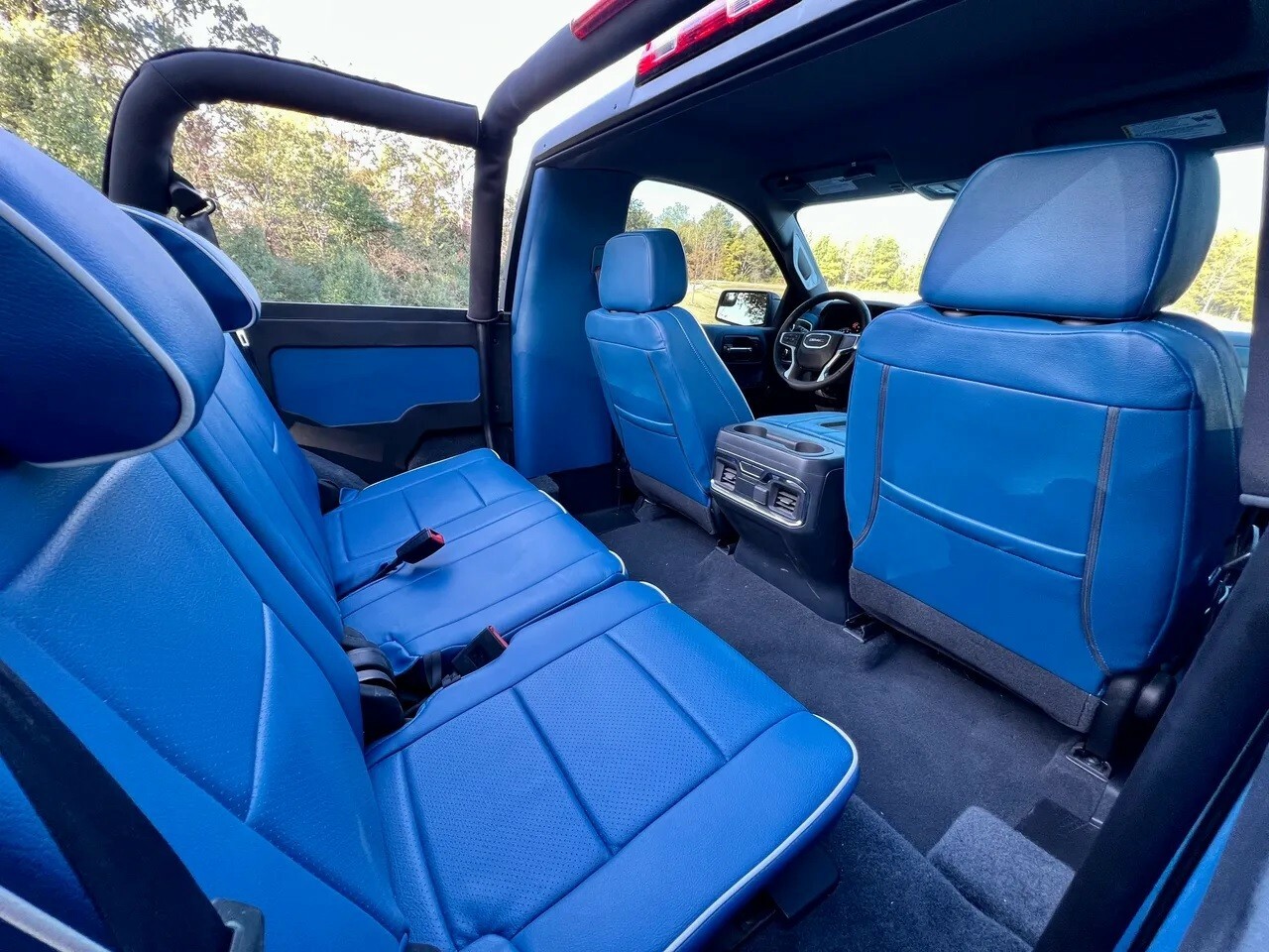 Modern-Day GMC Jimmy Looks Awesome And Is Going Up For Auction | Carscoops