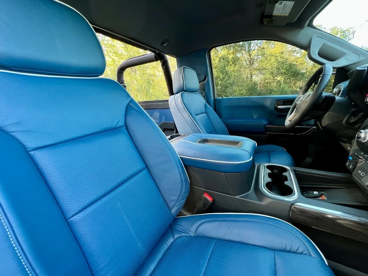 Modern-Day GMC Jimmy Looks Awesome And Is Going Up For Auction | Carscoops