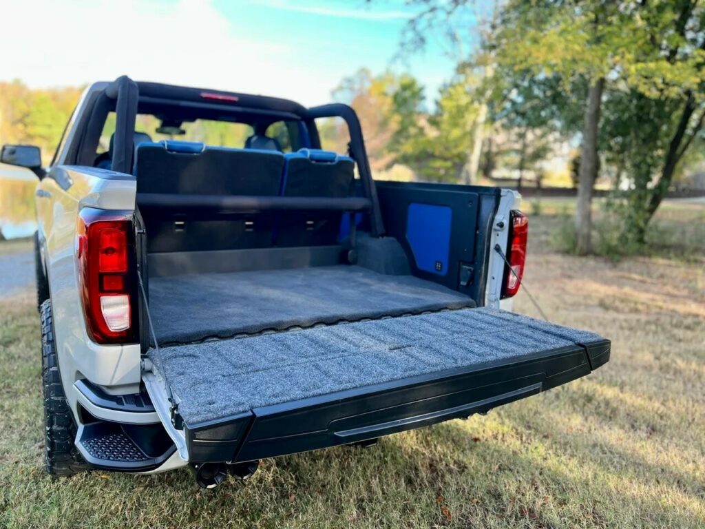 Modern-Day GMC Jimmy Looks Awesome And Is Going Up For Auction | Carscoops