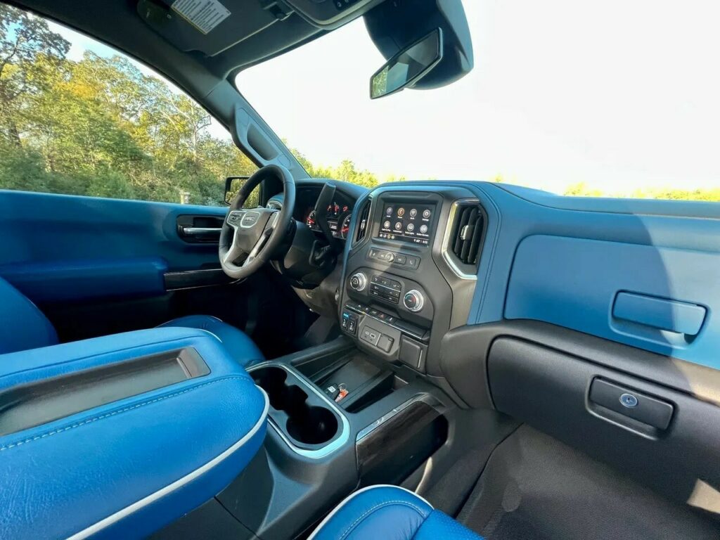 Modern-Day GMC Jimmy Looks Awesome And Is Going Up For Auction | Carscoops