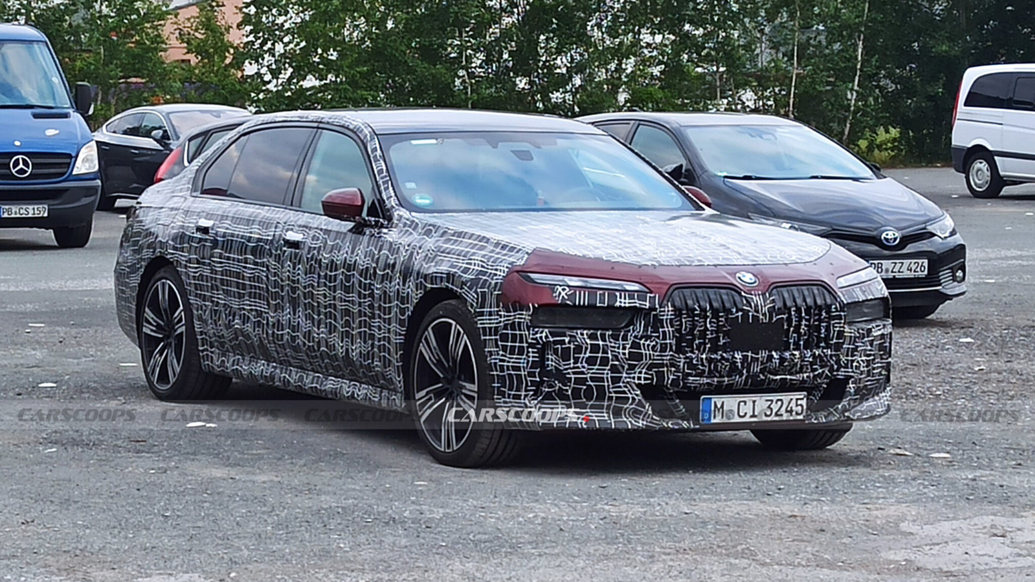 U Spy The BMW i7 M70 With A Slightly Sportier Rear End | Carscoops