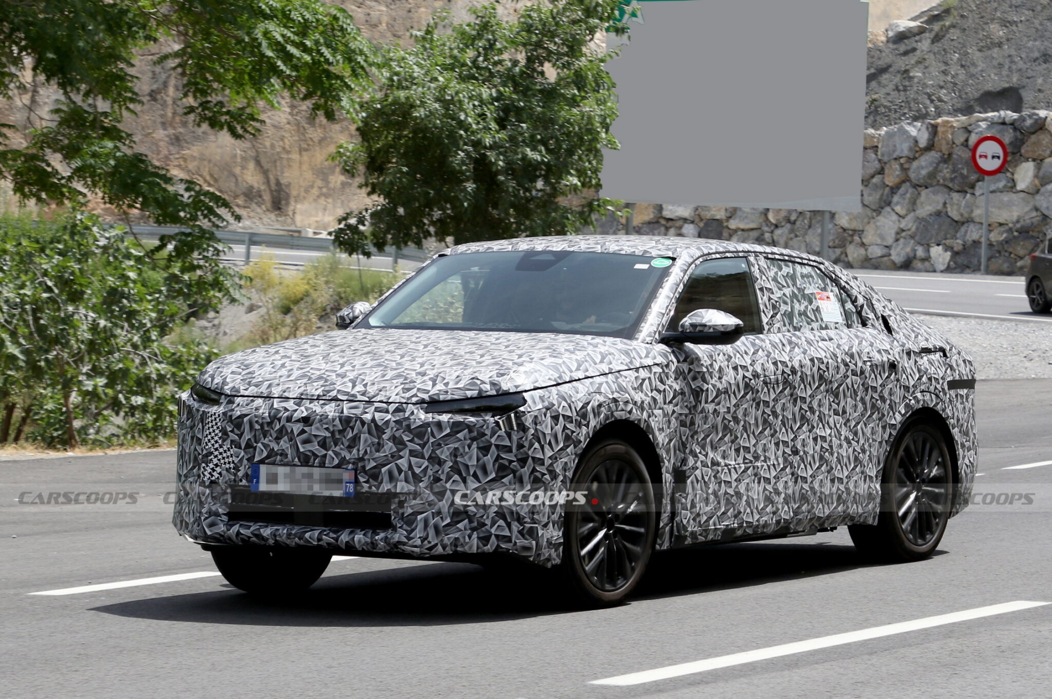 2025 DS8 Electric Crossover Shows Off High-Tech Cabin In Latest Spy ...