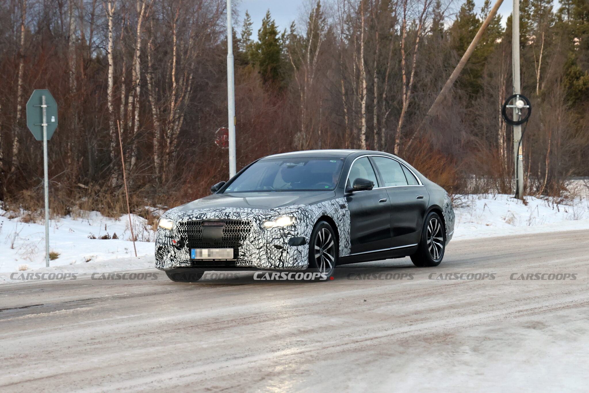 2026 Mercedes S-Class Caught With Supersized Grille And Starry Lighting ...