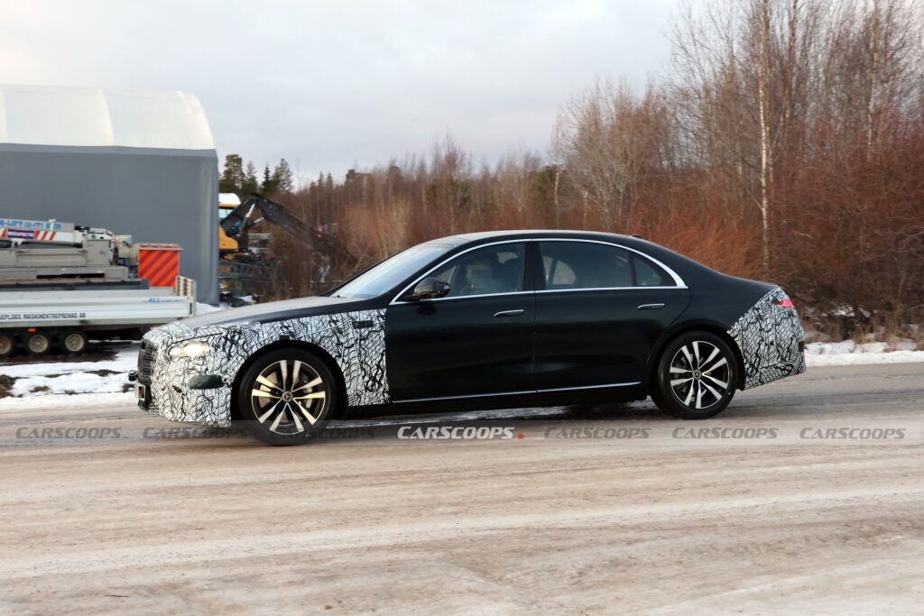 2026 Mercedes S-Class Caught With Supersized Grille And Starry Lighting ...