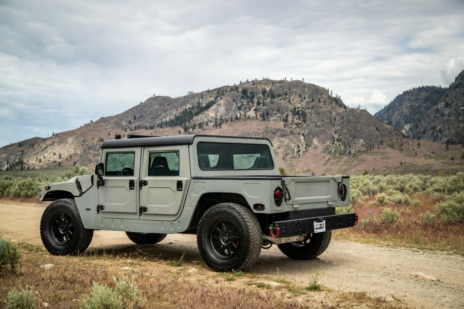 This 1000 HP Hummer H1 Electromod Has A Tesla Heart | Carscoops