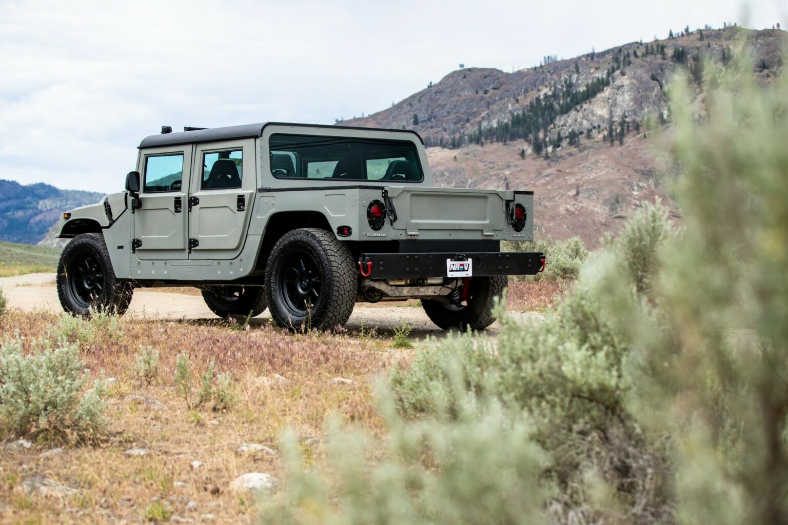 This 1000 HP Hummer H1 Electromod Has A Tesla Heart | Carscoops