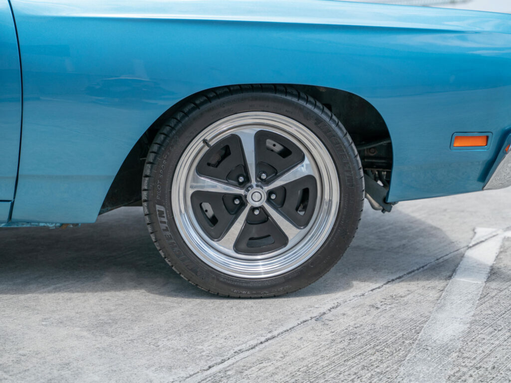 Supercharged, Viper V10-Powered Plymouth GTX Takes SRT Back To The ’60s ...