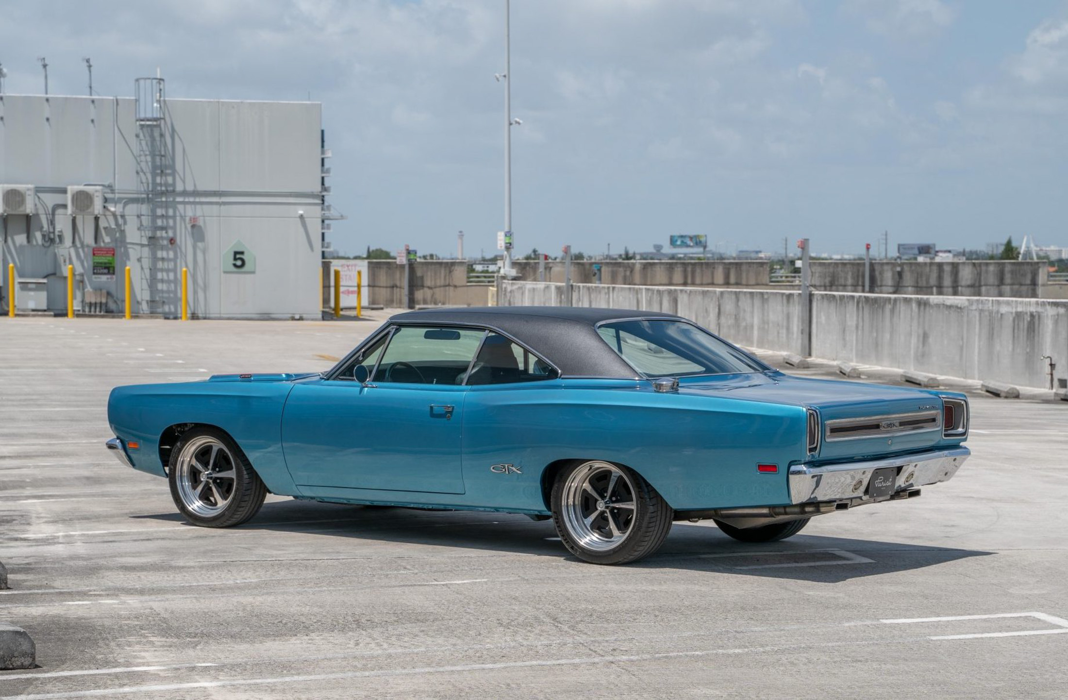 Supercharged, Viper V10-Powered Plymouth GTX Takes SRT Back To The ’60s ...