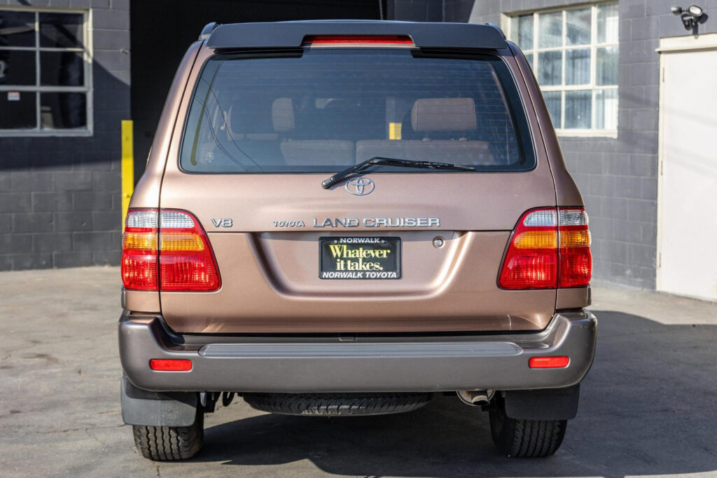 This Immaculate 7,100-Mile 1998 Toyota Land Cruiser V8 Or A Brand New ...