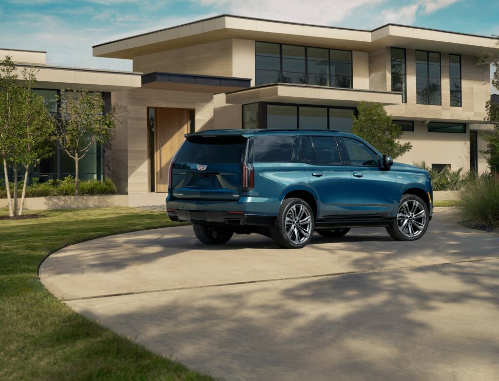 2025 Cadillac Escalade Gets A Jaw-Dropping Interior With 55-Inch ...
