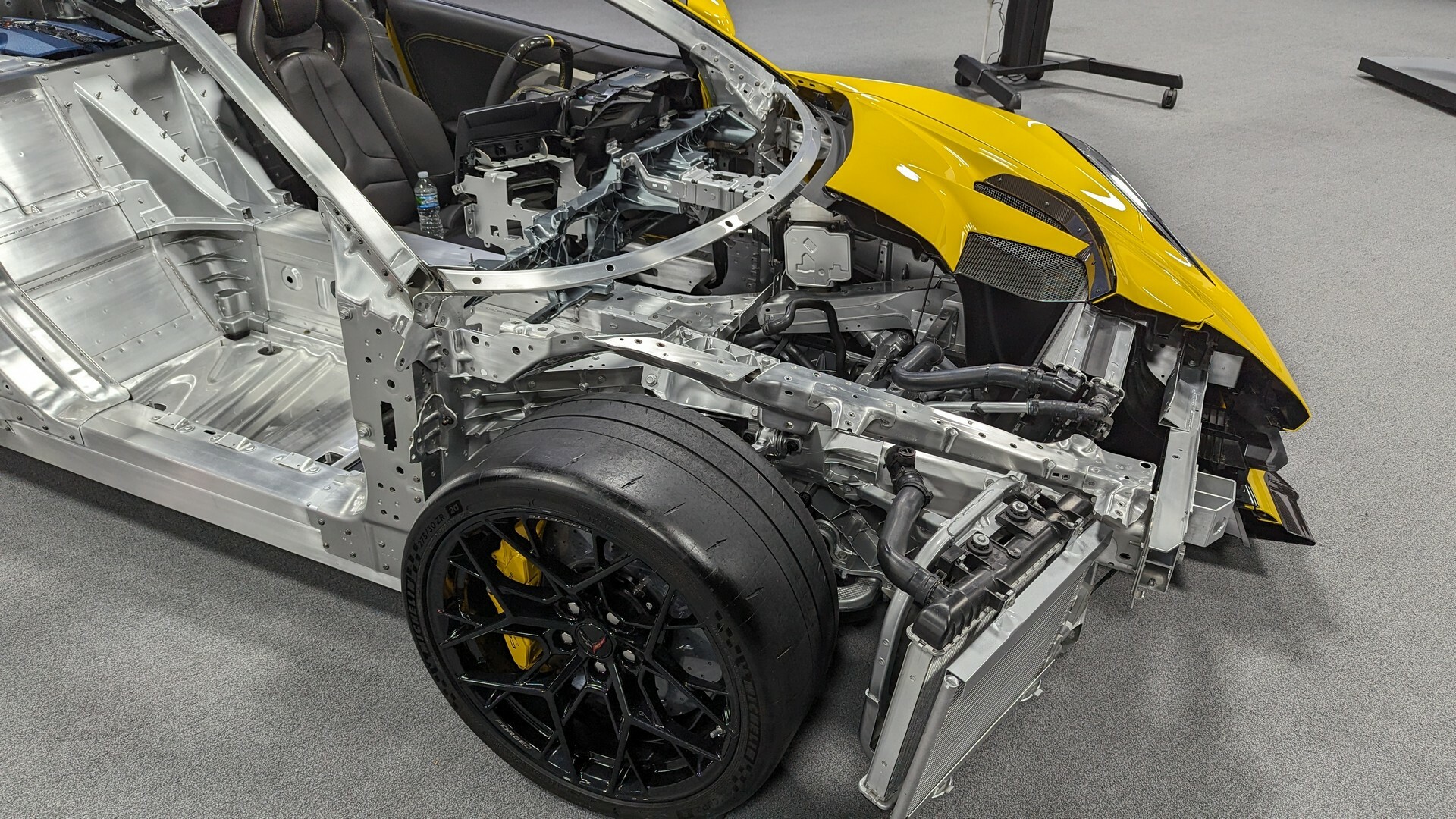 2025 Corvette ZR1 Is A 1,064 HP Hypercar With 215+ MPH Top Speed ...