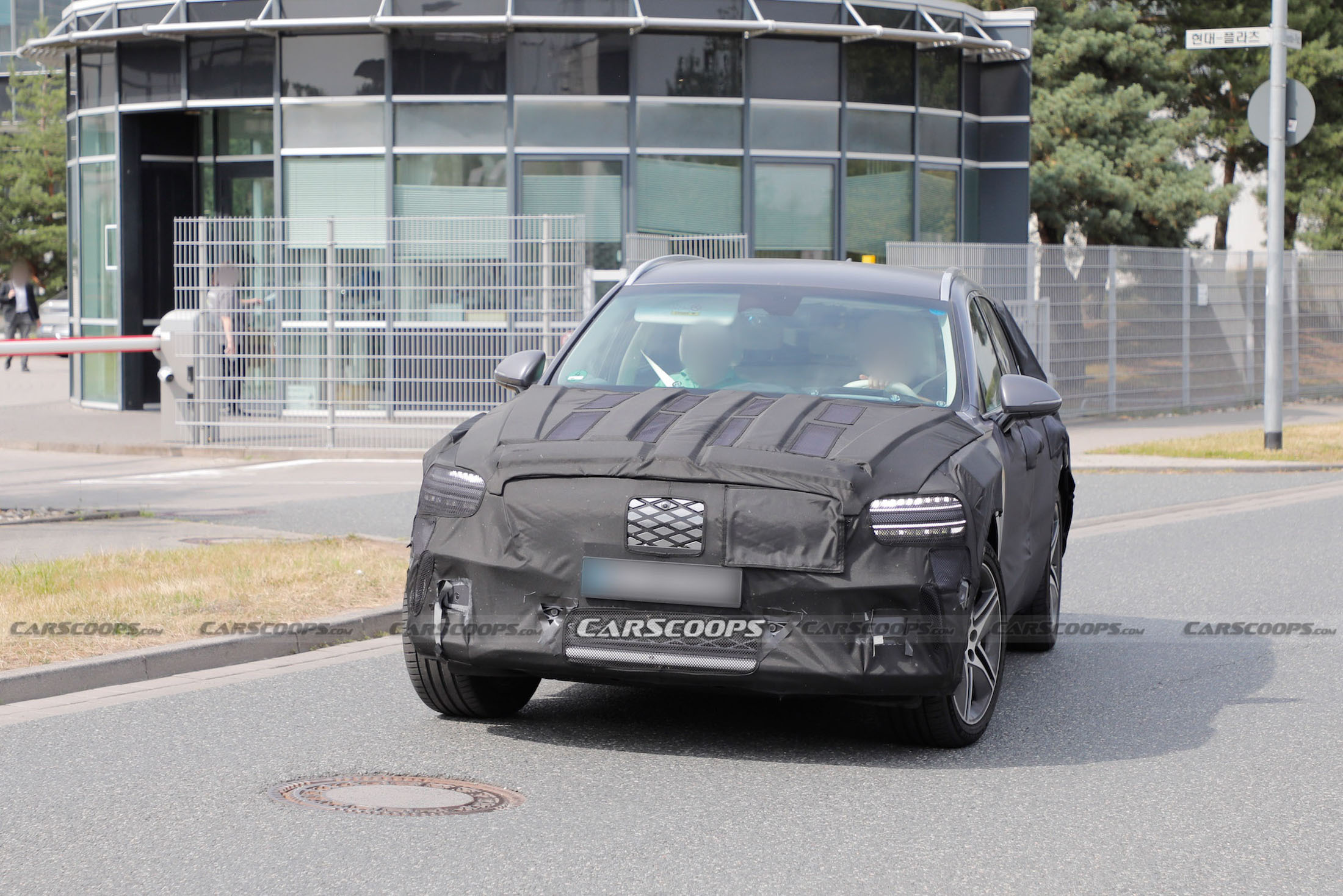 Facelifted Genesis GV70 Electrified Inbound With Massive Dashboard ...