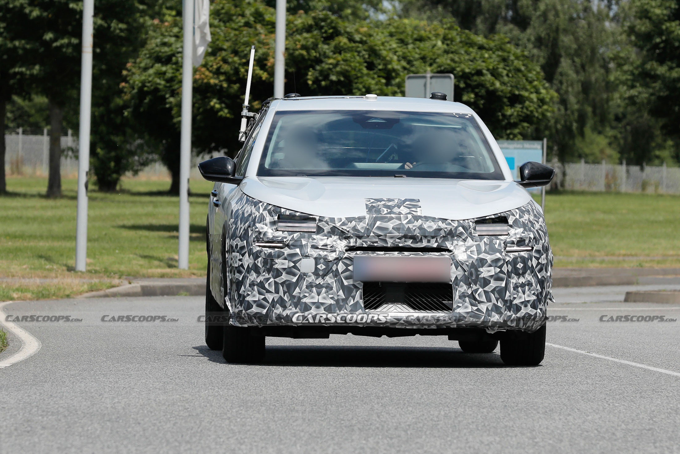 Facelifted Citroen C4 Tries To Adapt A Square C3 Peg Design To Its ...