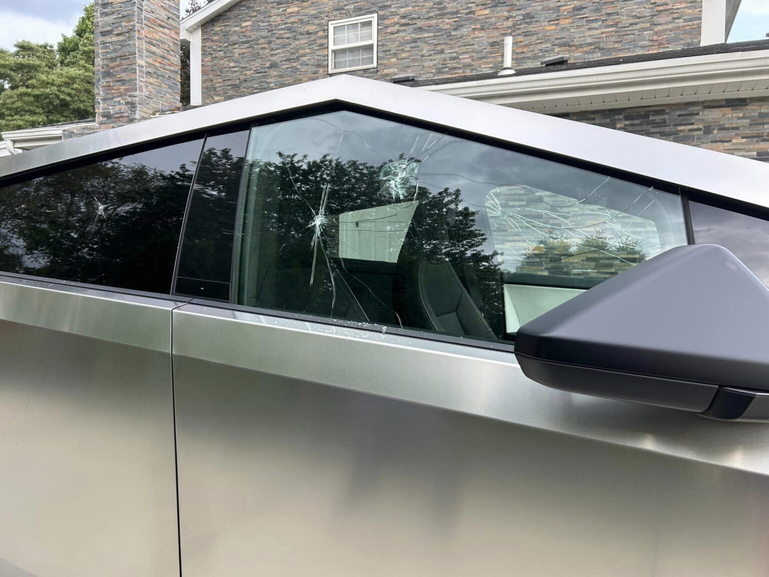Angry Woman’s Meltdown Shatters Cybertruck’s Bulletproof Windows ...