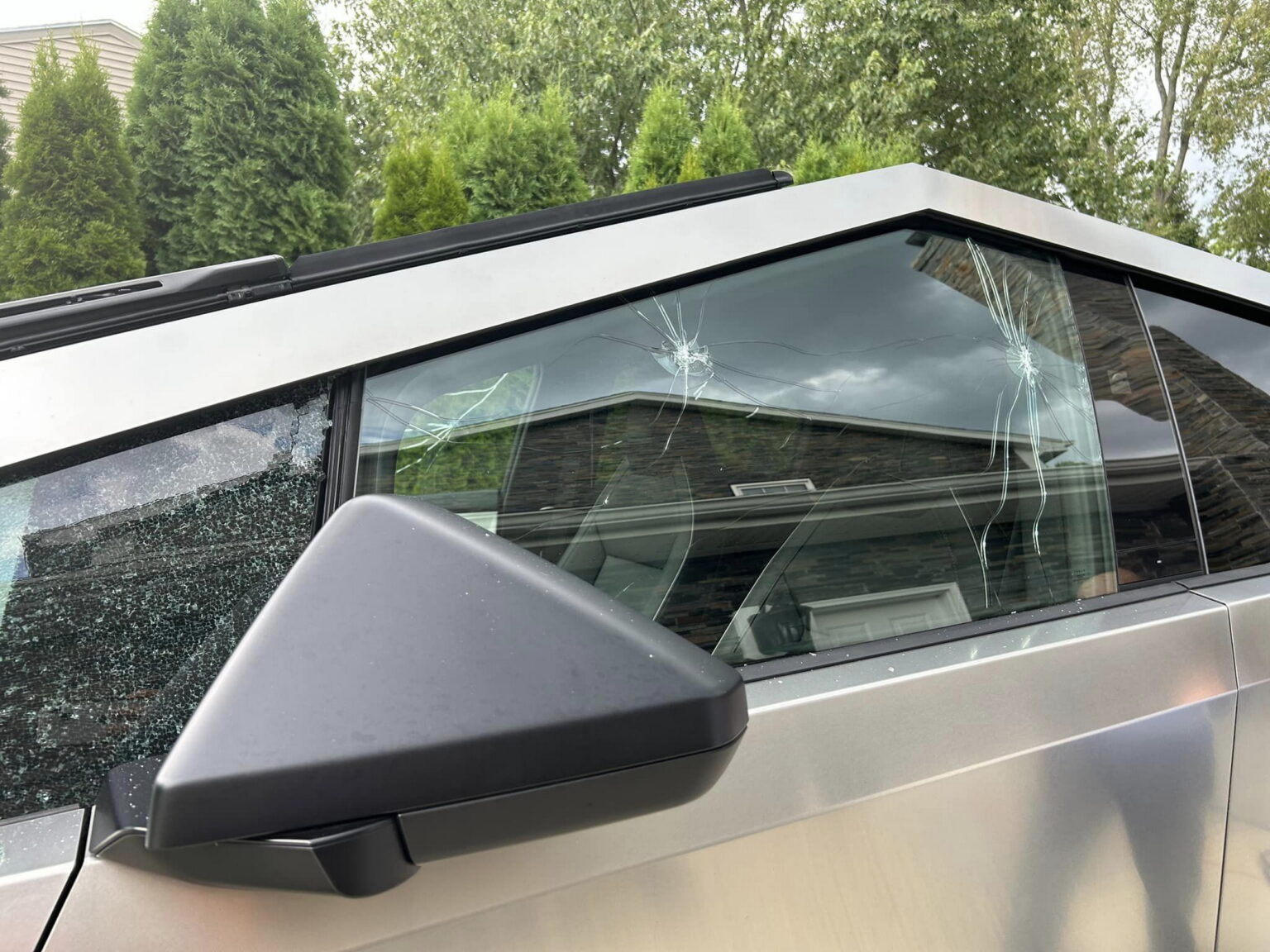 Angry Woman’s Meltdown Shatters Cybertruck’s Bulletproof Windows ...