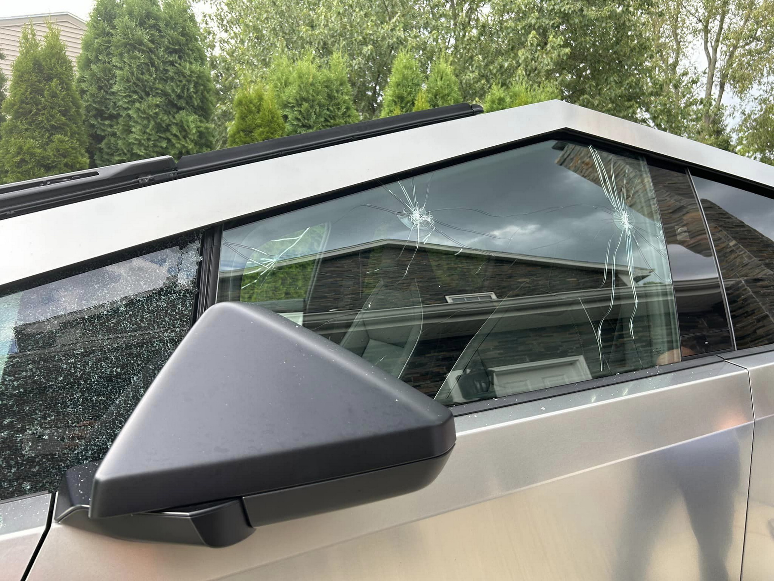 Angry Woman’s Meltdown Shatters Cybertruck’s Bulletproof Windows ...