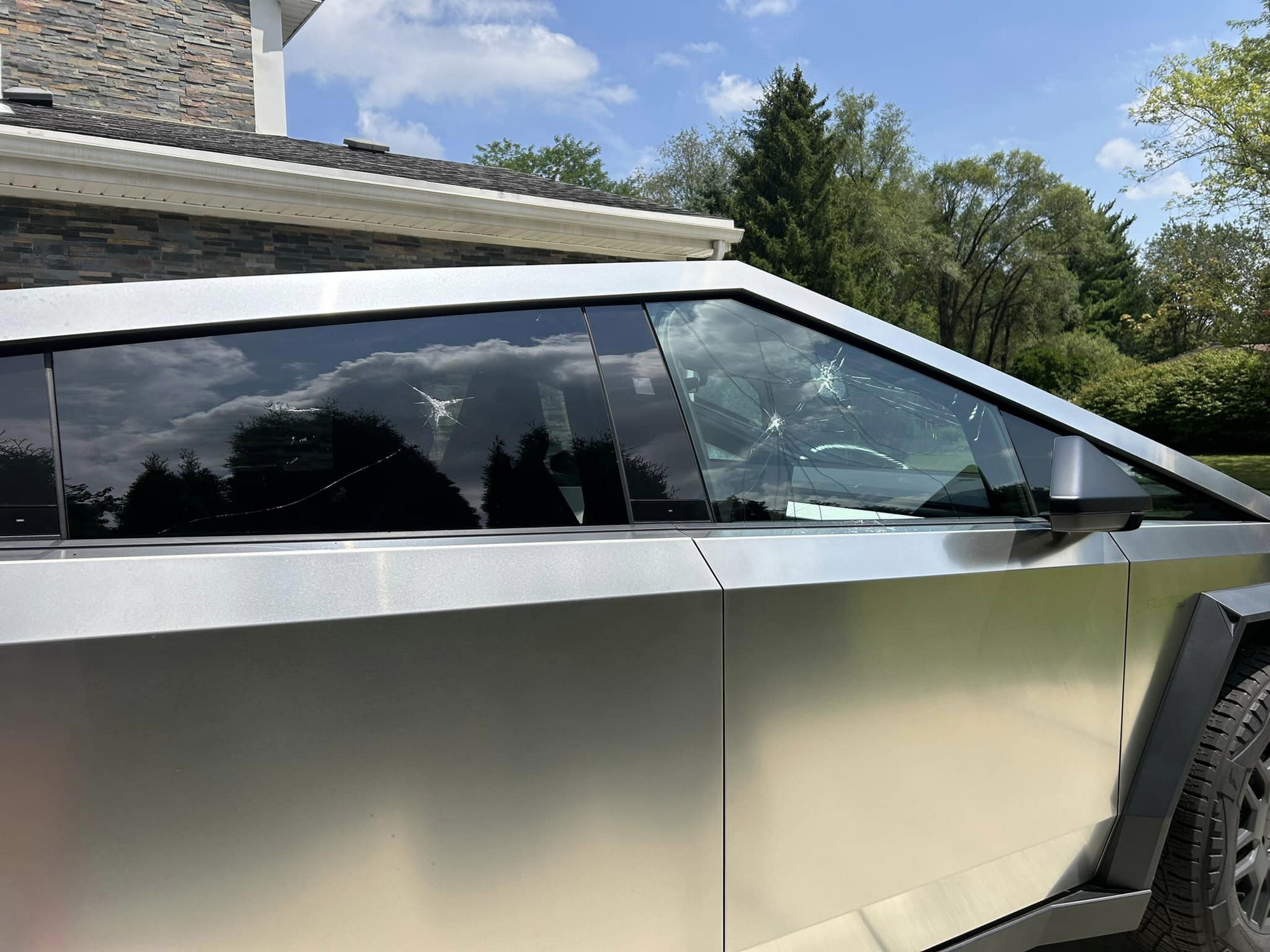 Angry Woman’s Meltdown Shatters Cybertruck’s Bulletproof Windows ...