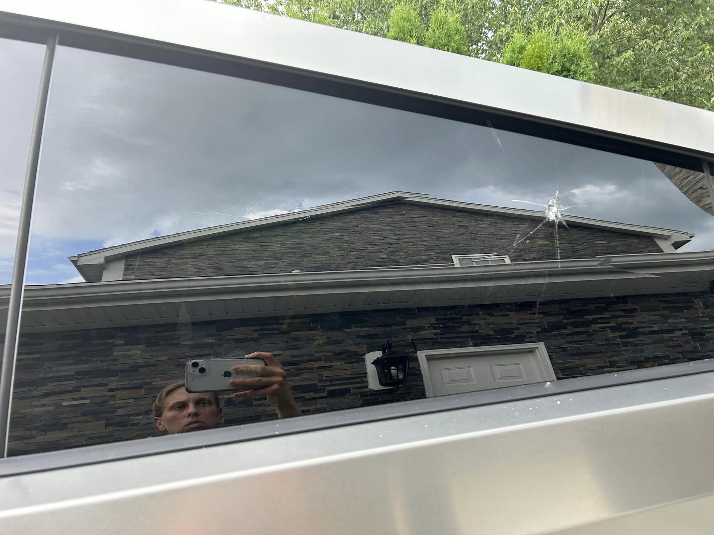 Angry Woman’s Meltdown Shatters Cybertruck’s Bulletproof Windows ...