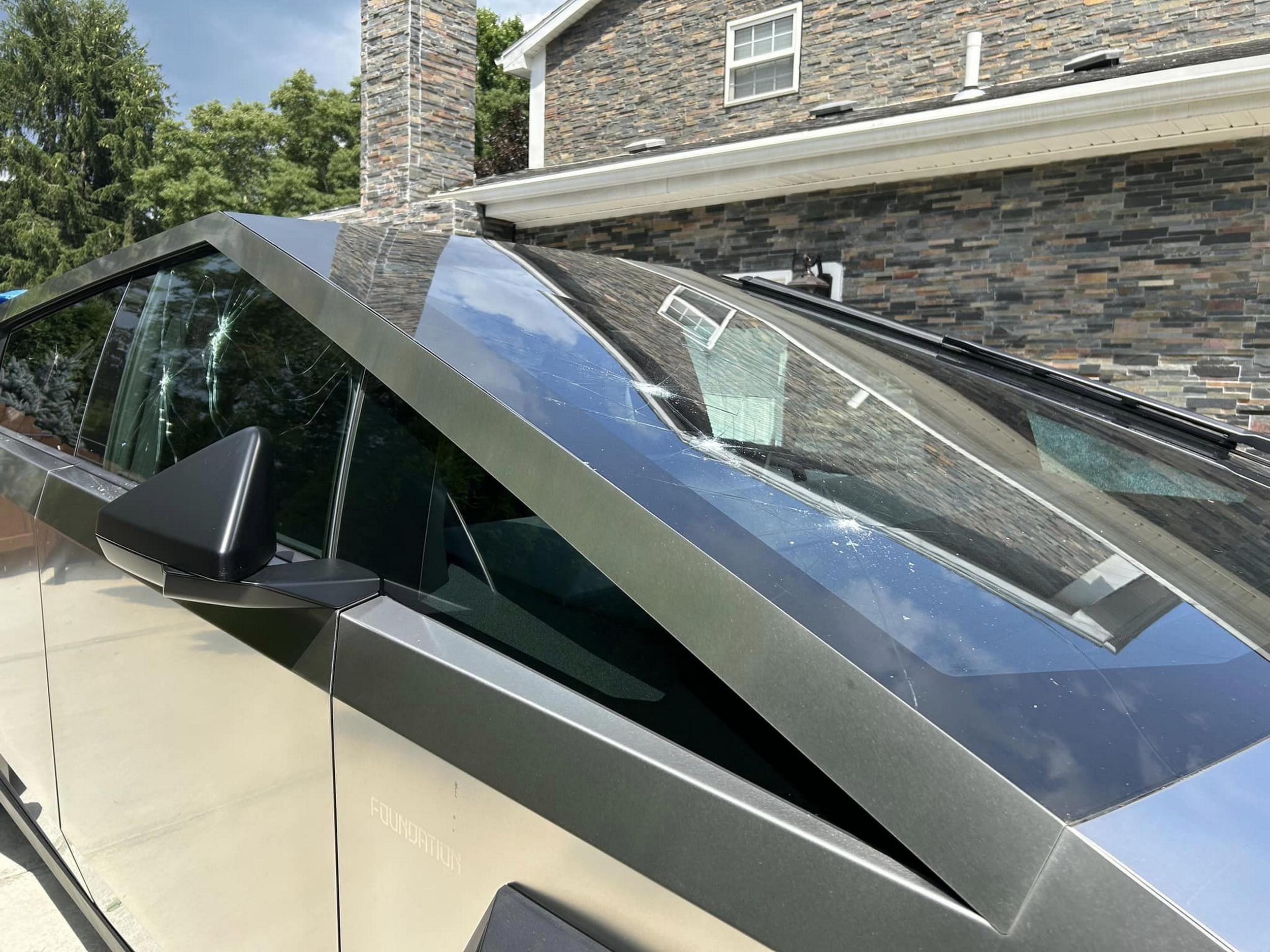 Angry Woman’s Meltdown Shatters Cybertruck’s Bulletproof Windows ...