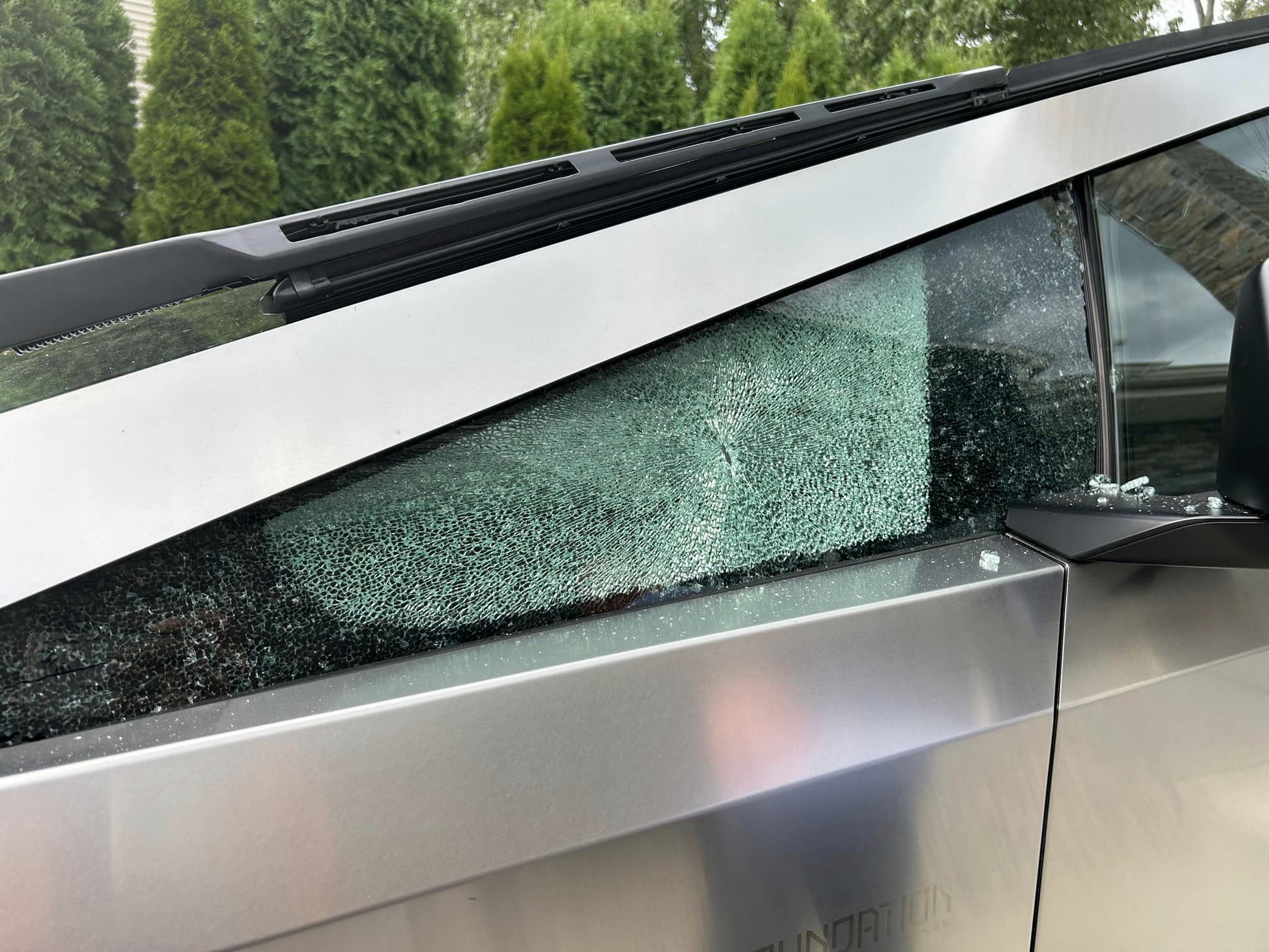 Angry Woman’s Meltdown Shatters Cybertruck’s Bulletproof Windows ...