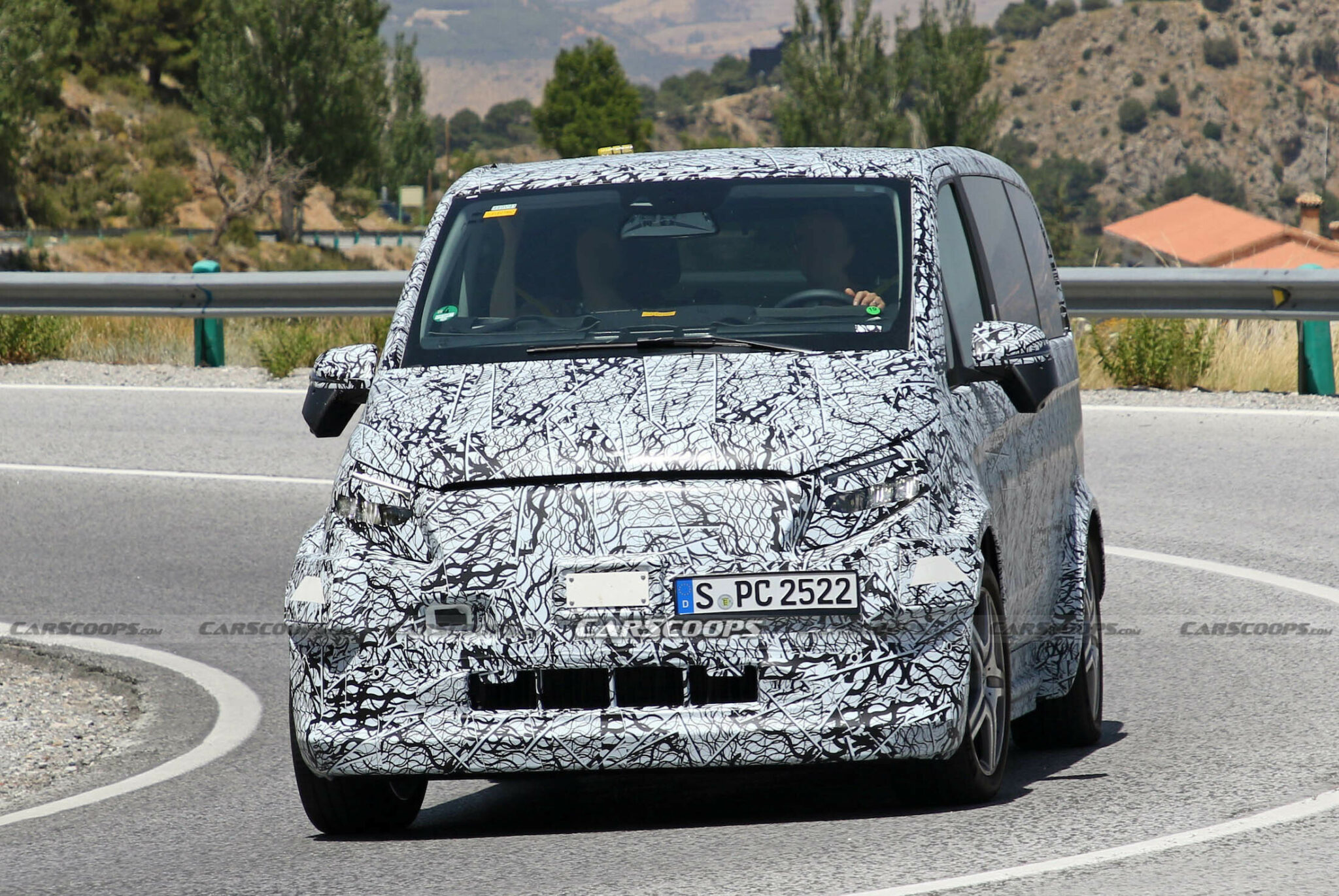 Mercedes V-Class Mule Hides US-Bound Luxury Electric Minivan Tech ...