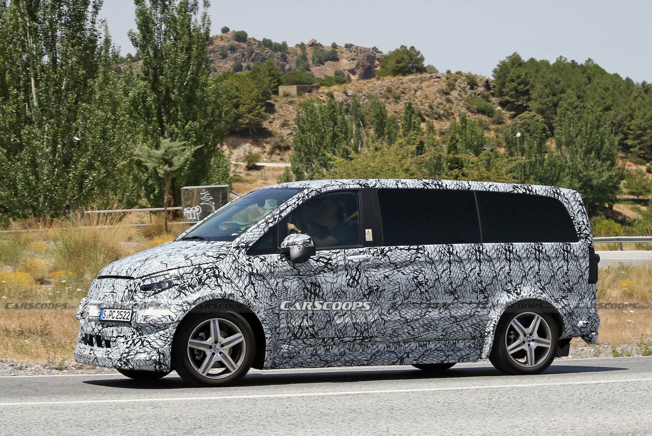 Mercedes V-Class Mule Hides US-Bound Luxury Electric Minivan Tech | Carscoops