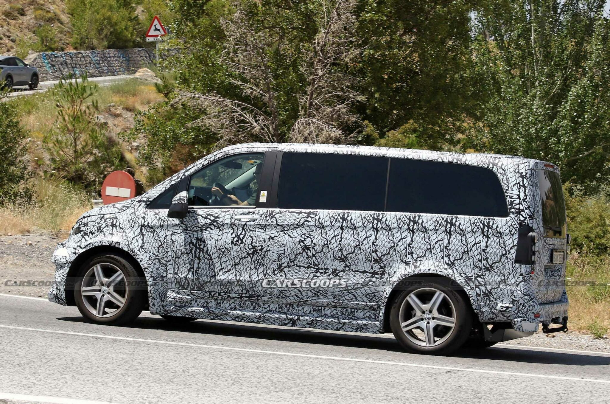 Mercedes V-Class Mule Hides US-Bound Luxury Electric Minivan Tech ...