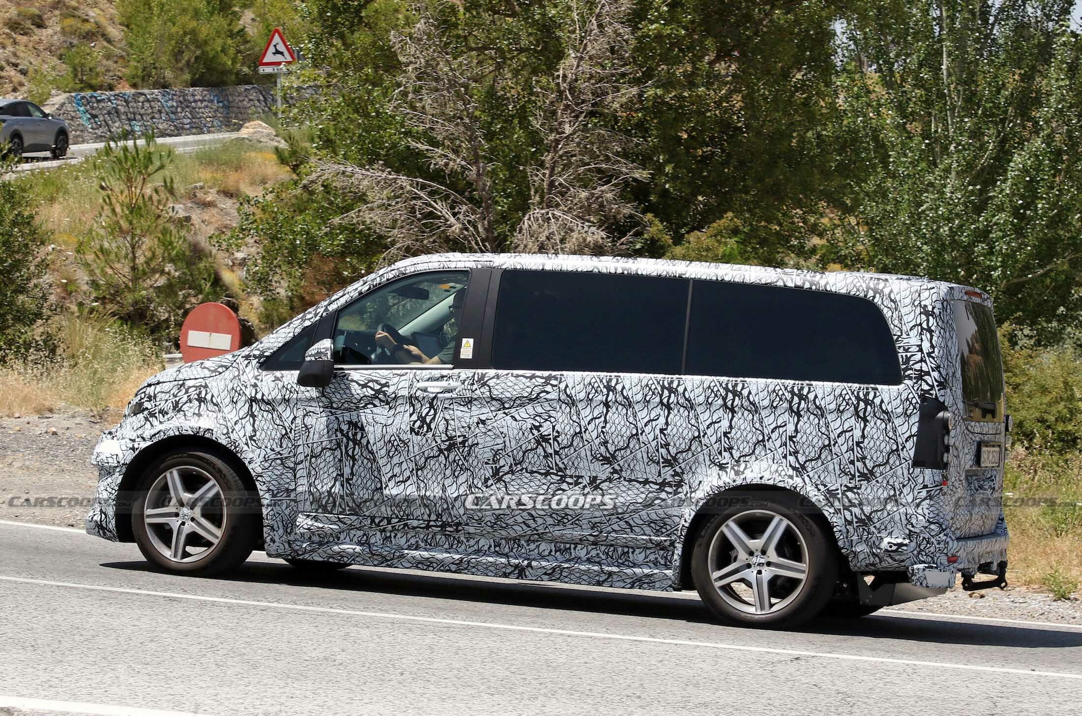 Mercedes V-Class Mule Hides US-Bound Luxury Electric Minivan Tech | Carscoops