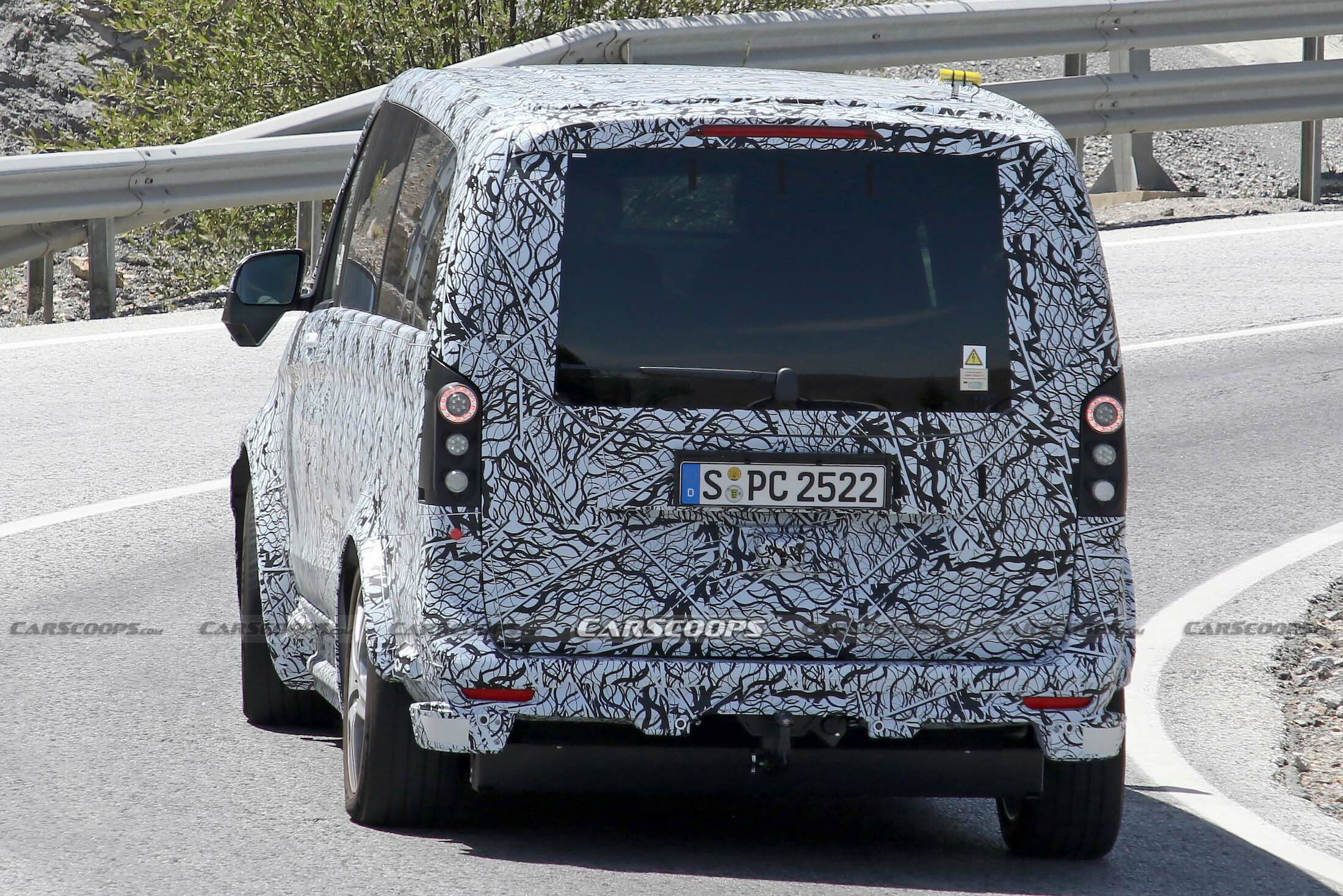 Mercedes V-Class Mule Hides US-Bound Luxury Electric Minivan Tech ...