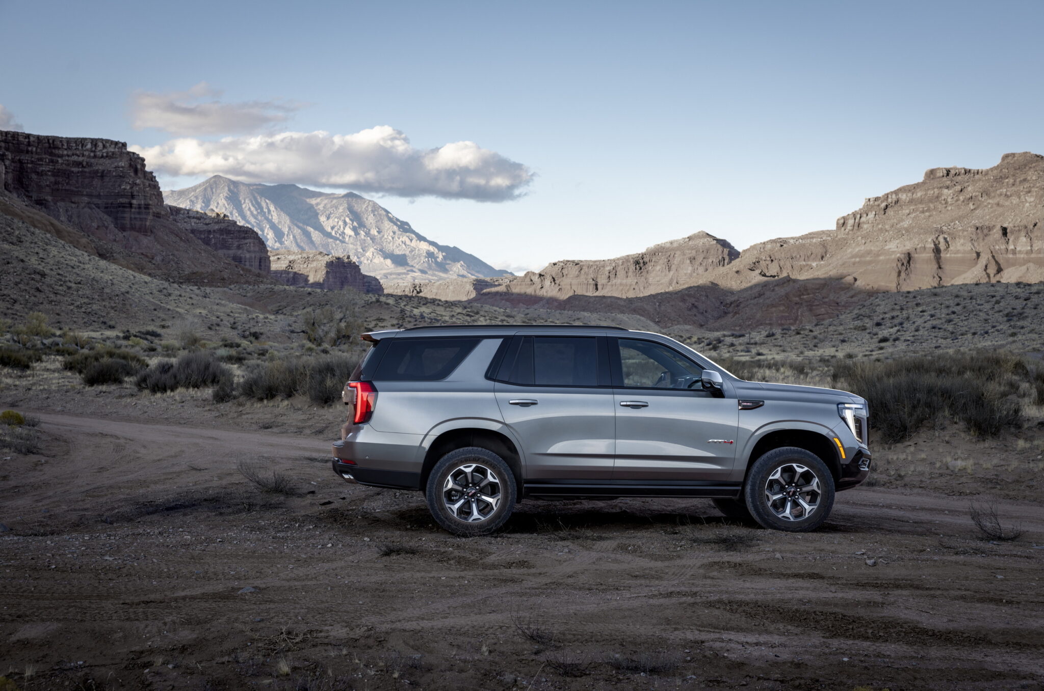 2025 GMC Yukon Gets A Much-Needed Interior Overhaul And Beefier Diesel ...