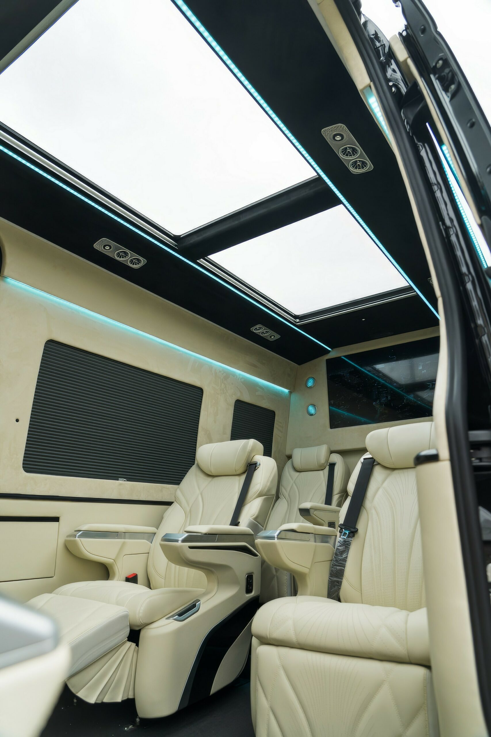 $303,000 Mercedes Sprinter Is A First-Class Airliner For The Road ...