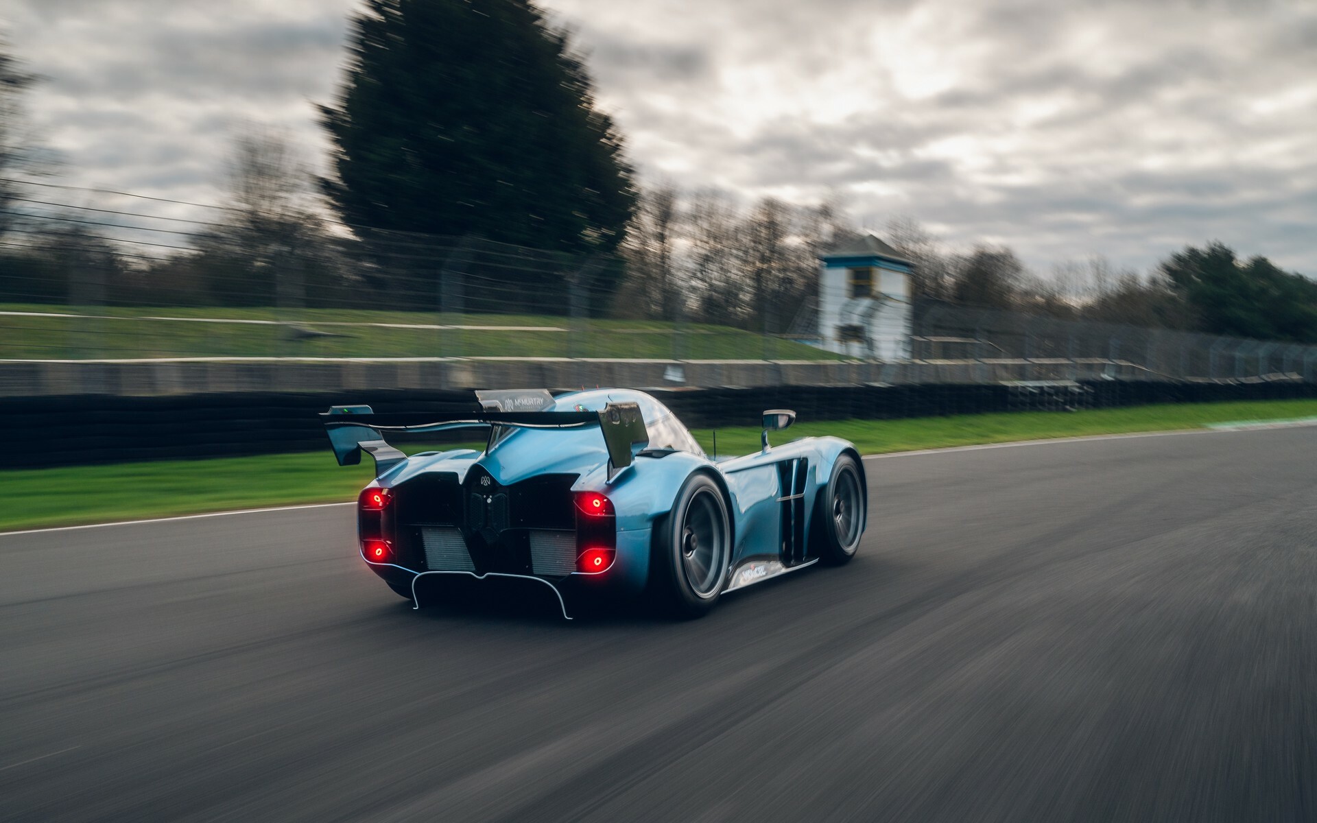 McMurtry Speirling Pure Demolishes Castle Combe Track Record With Power ...