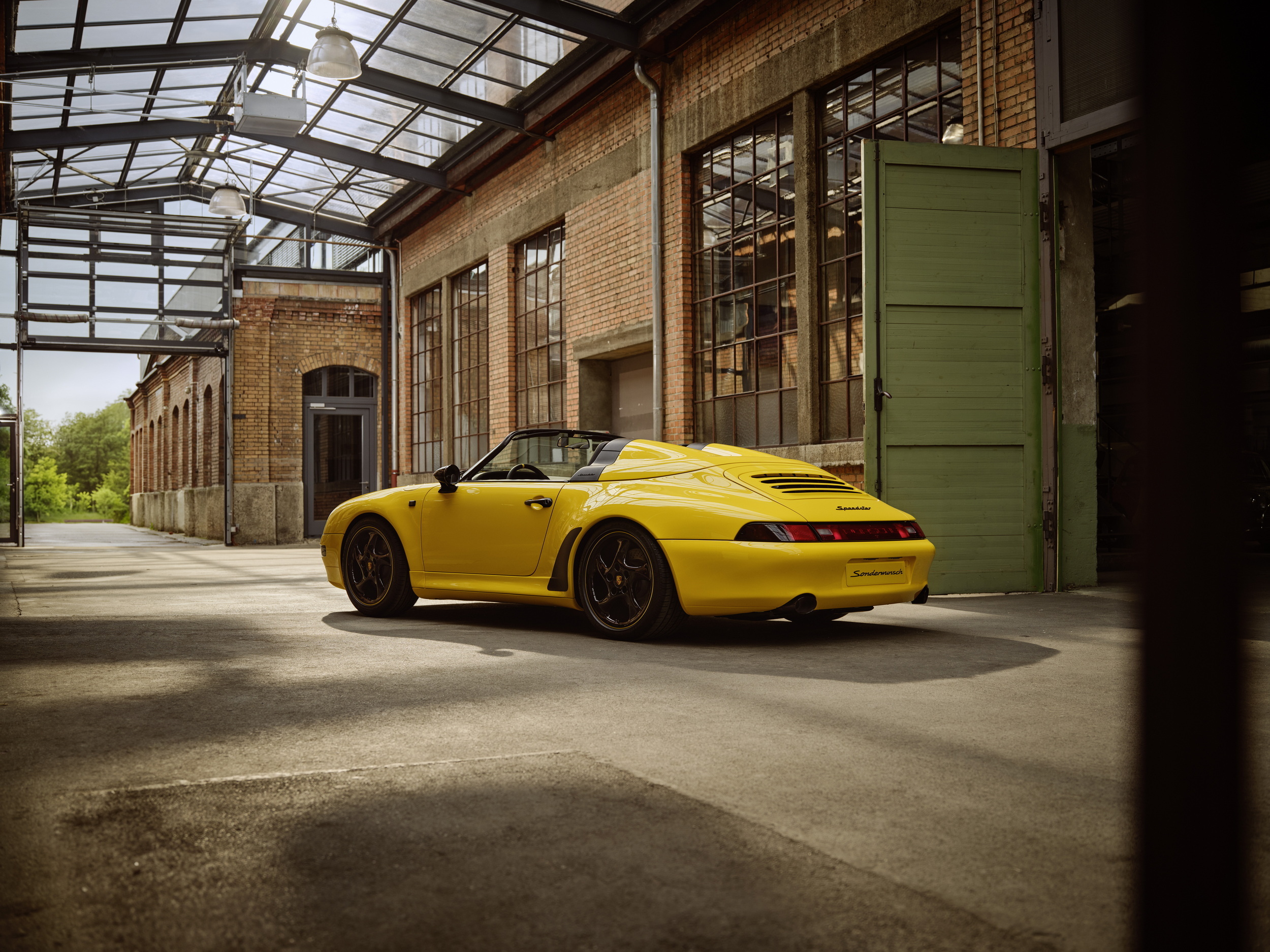 Porsche Builds A Ridiculous One-Off 993 Speedster For Obsessed ...