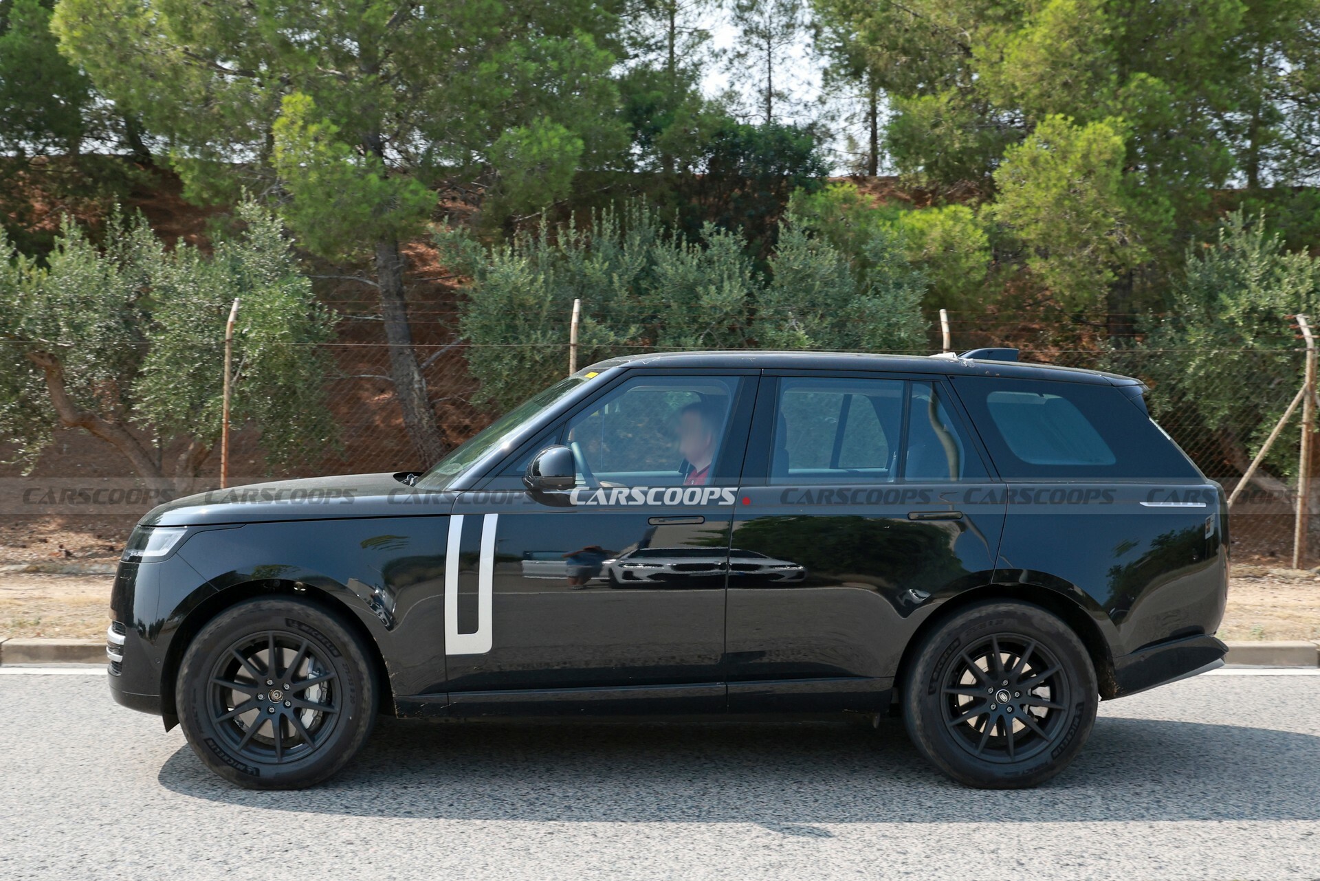 Range Rover Electric Looks Ready To Tackle The Streets Of Beverly Hills ...