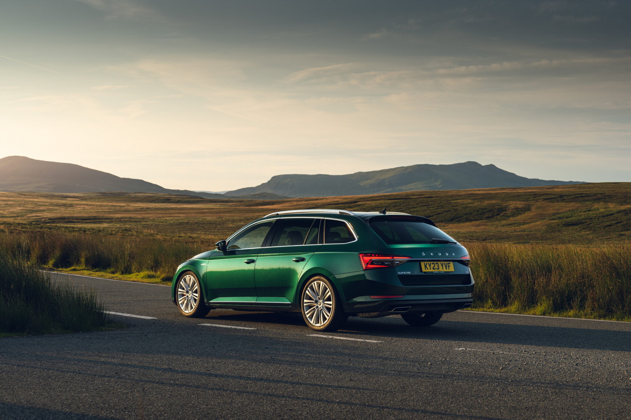 Skoda’s One-Off Superb Sleeper Edition Outmuscles Audi’s RS4 Avant ...