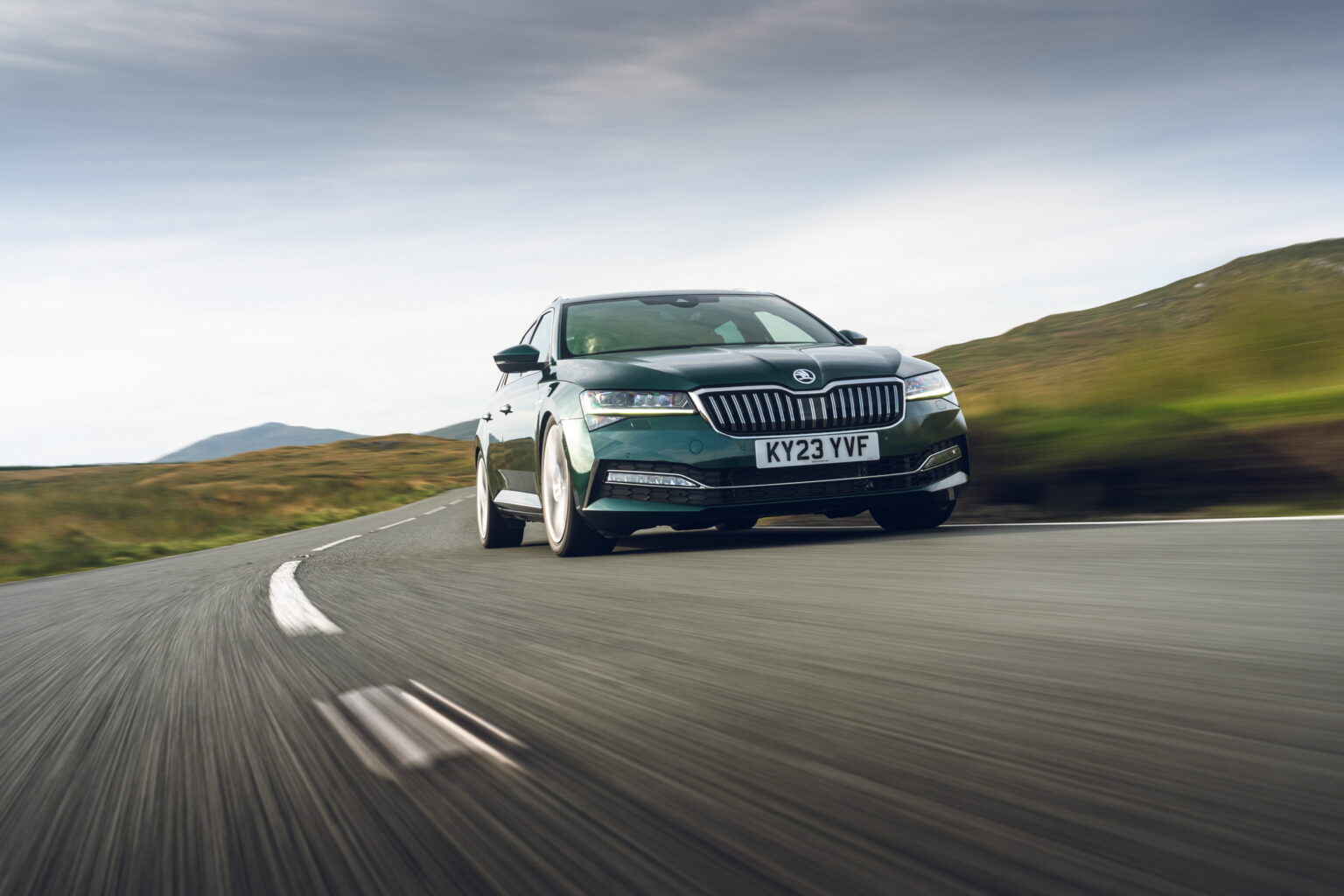 Skoda’s One-Off Superb Sleeper Edition Outmuscles Audi’s RS4 Avant ...