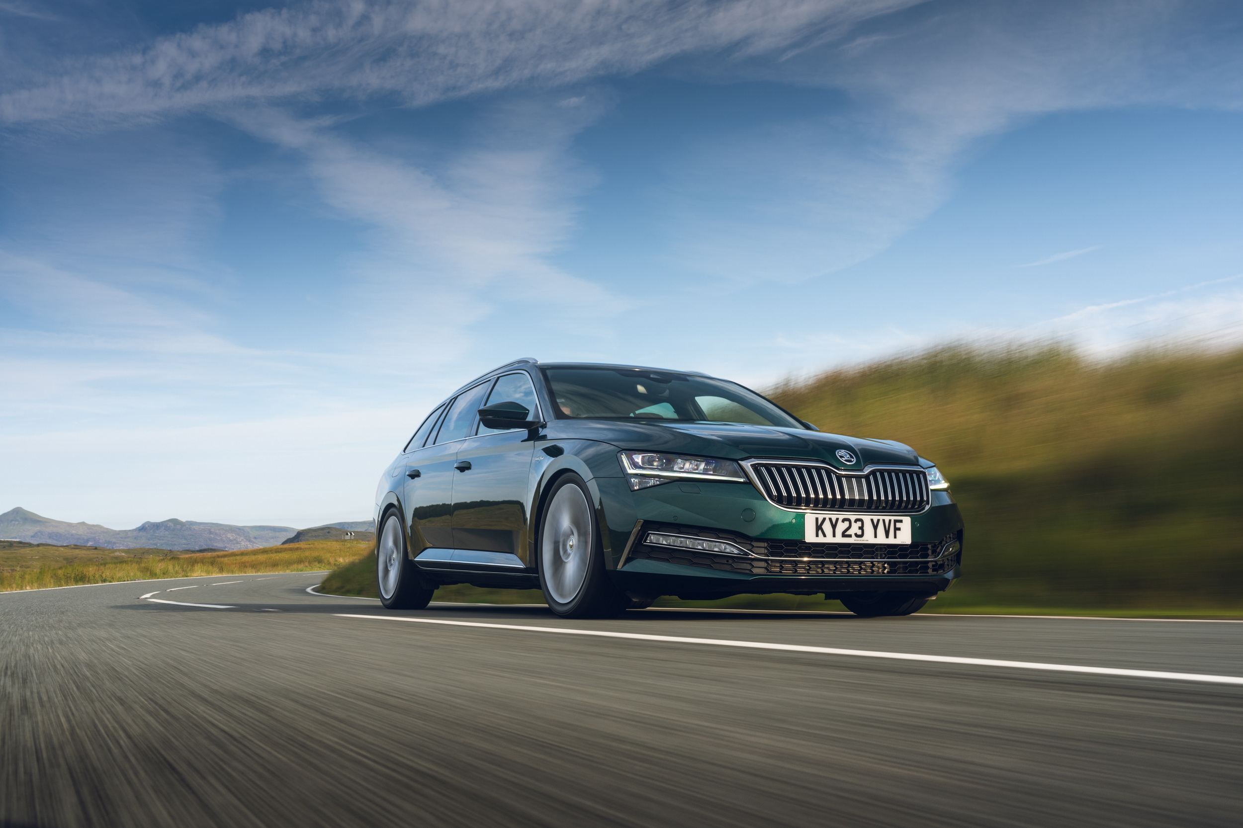 Skoda’s One-Off Superb Sleeper Edition Outmuscles Audi’s RS4 Avant ...