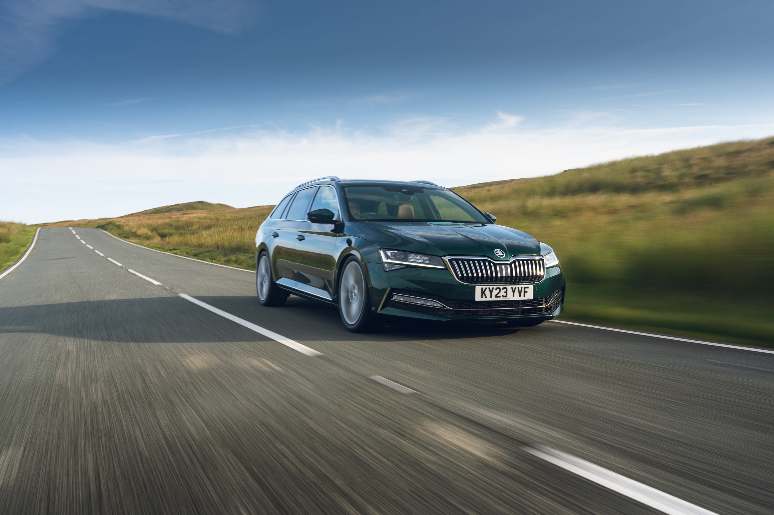 Skoda’s One-Off Superb Sleeper Edition Outmuscles Audi’s RS4 Avant ...
