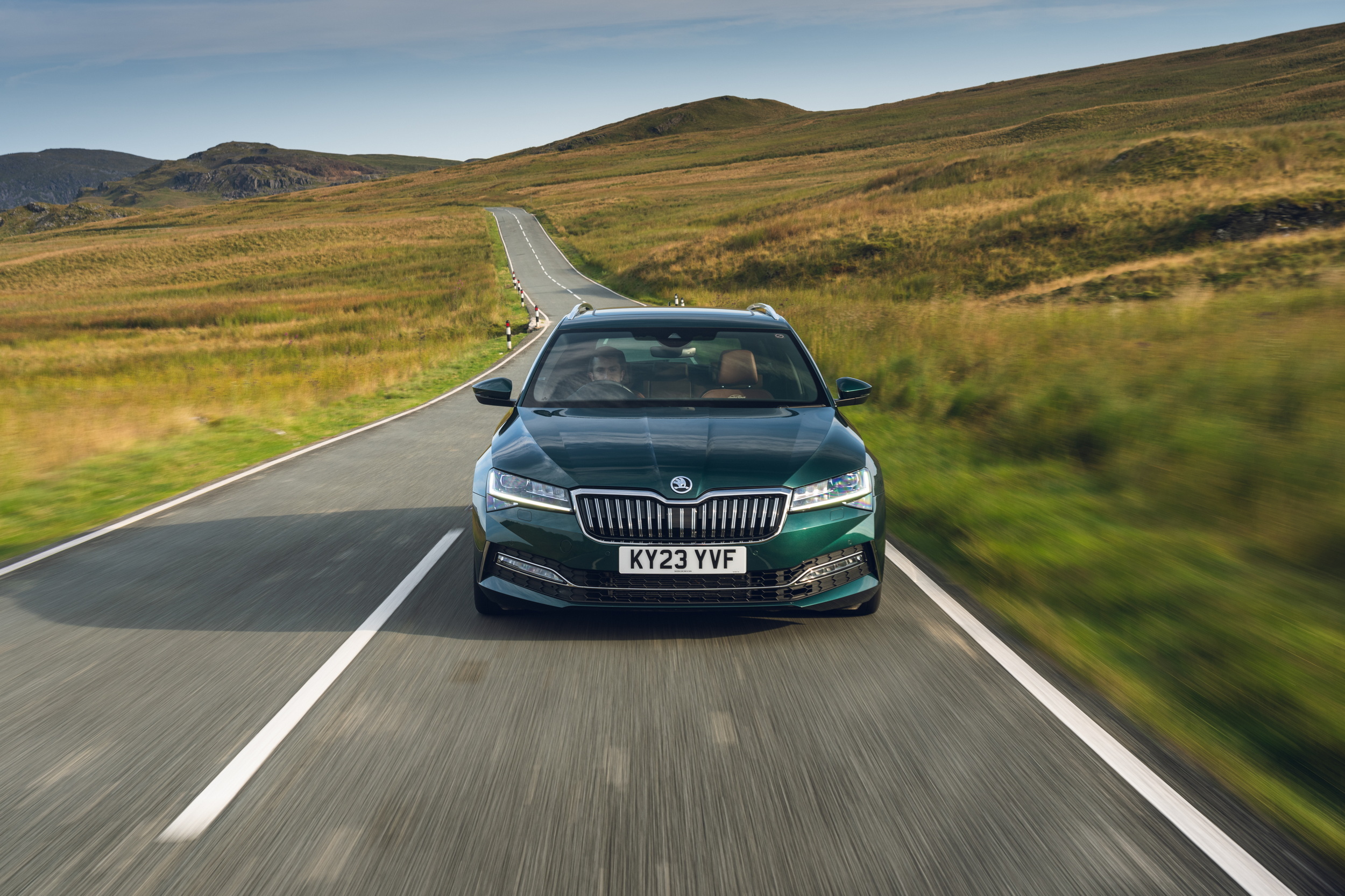 Skoda’s One-Off Superb Sleeper Edition Outmuscles Audi’s RS4 Avant ...
