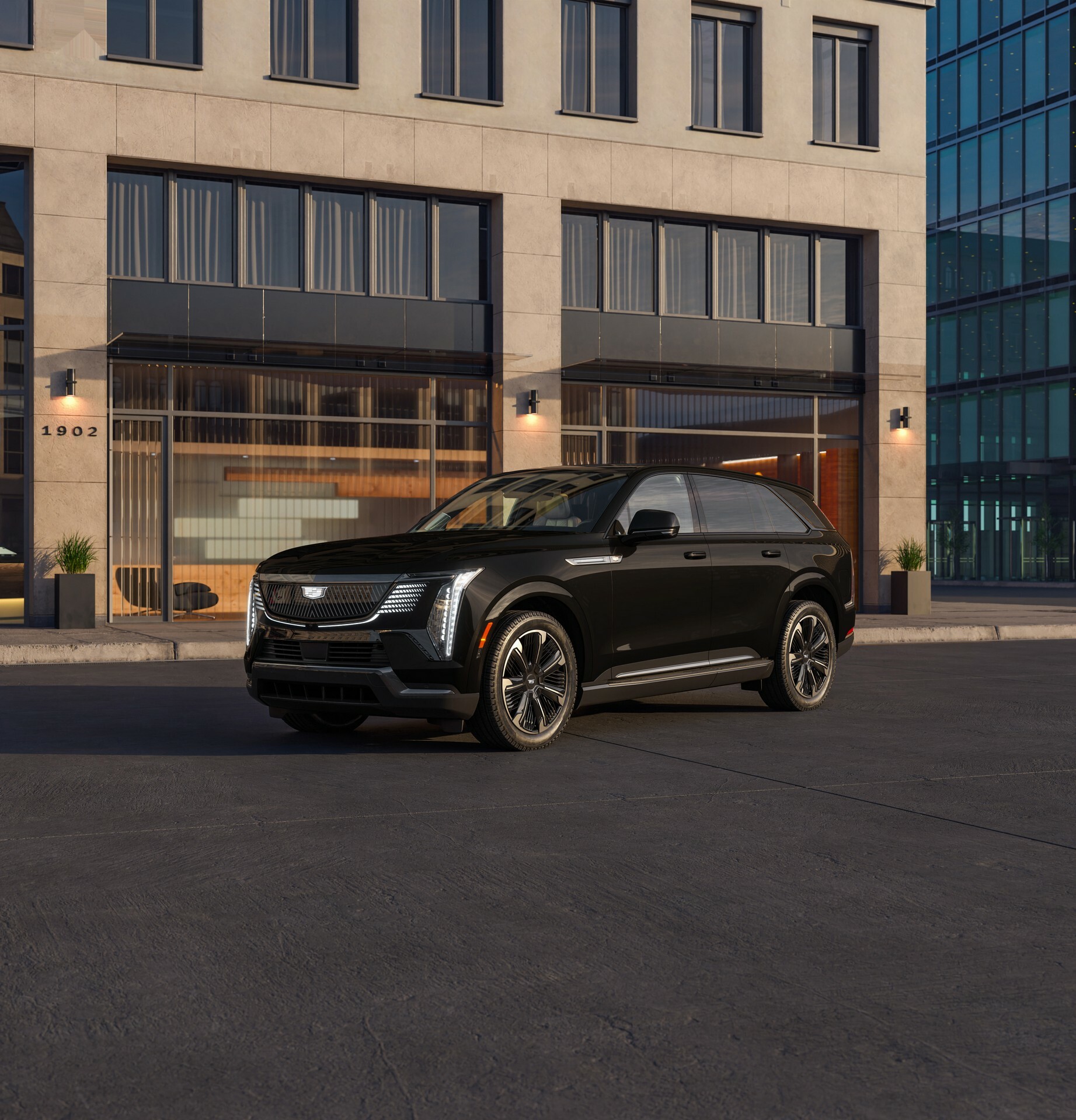 Cadillac Auctioning First Escalade IQ, Estimated Range Jumps To 460 ...
