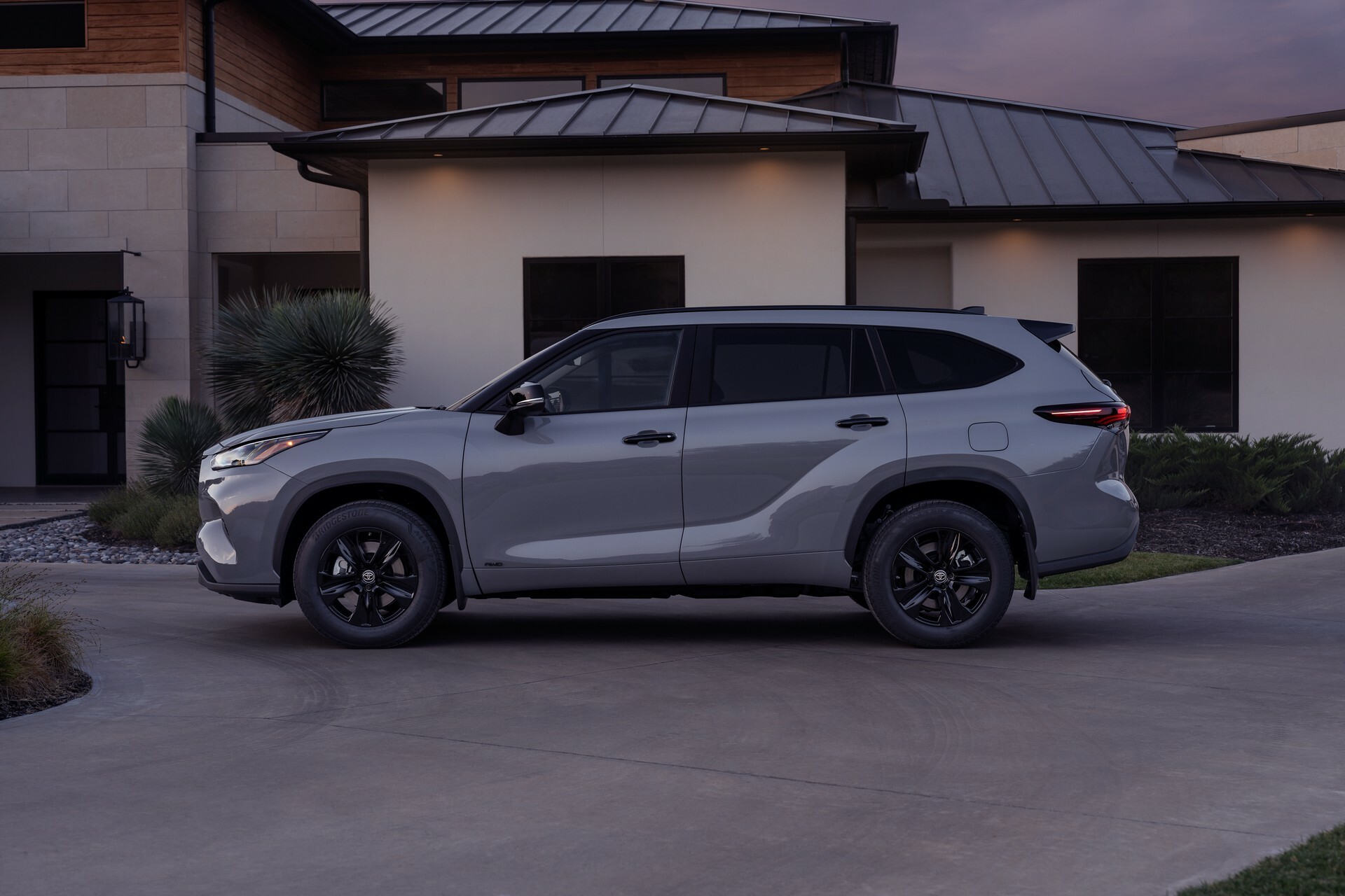 2025 Toyota Highlander Gets Minor Updates And A New Special Edition ...