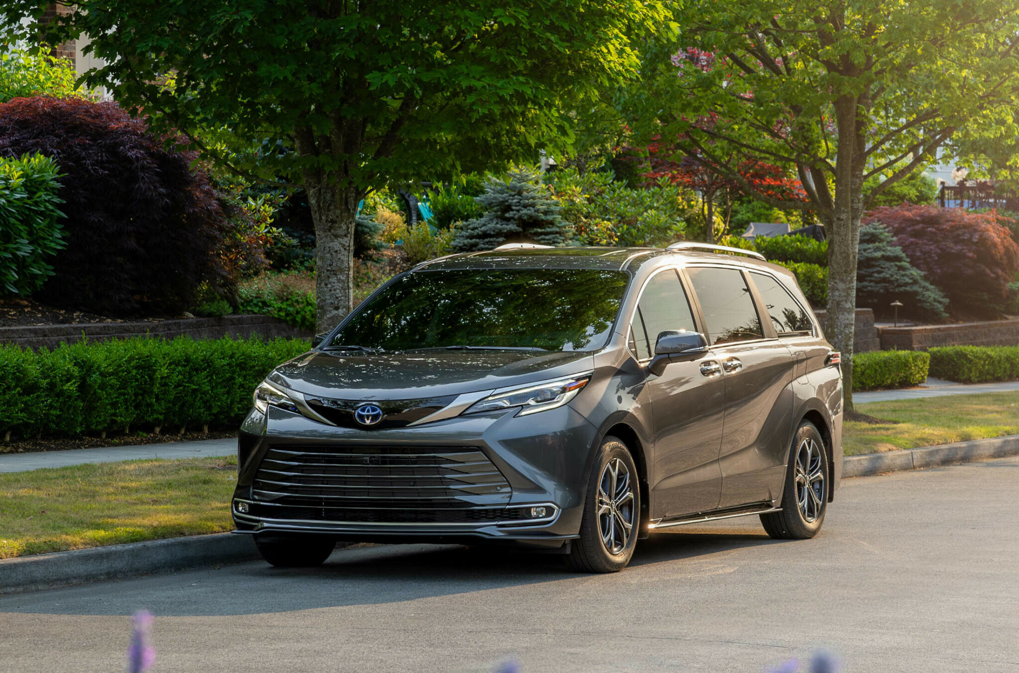 2025 Toyota Sienna Will Call Your Phone If You Leave Your Kids In The ...