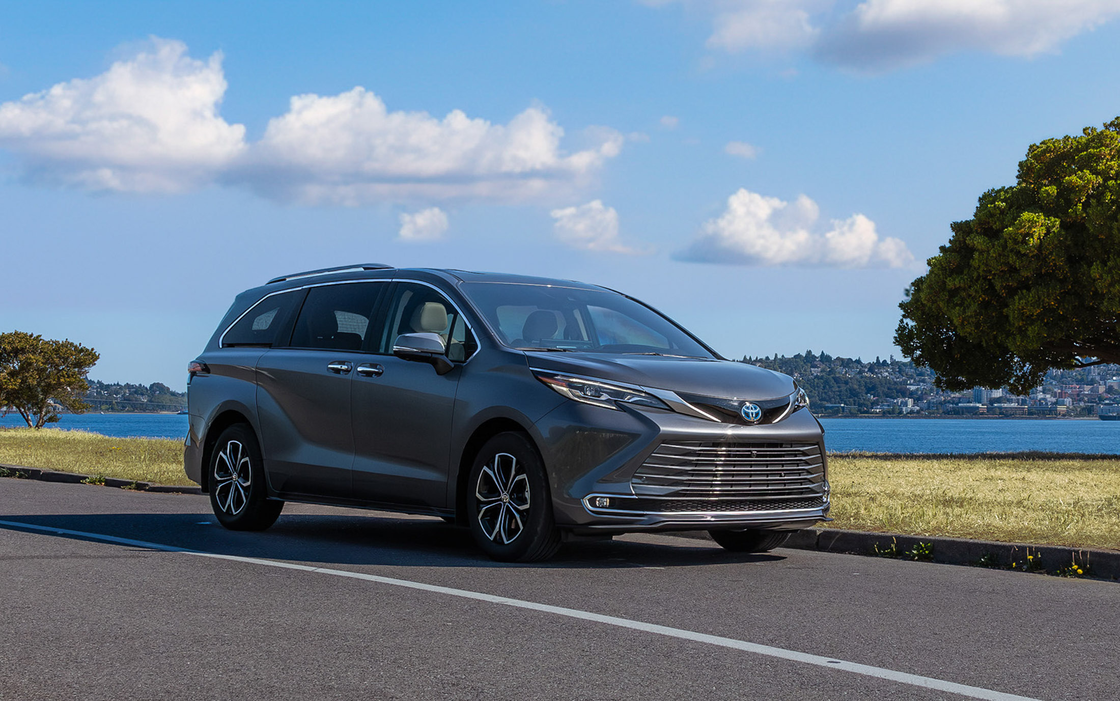 2025 Toyota Sienna Will Call Your Phone If You Leave Your Kids In The ...