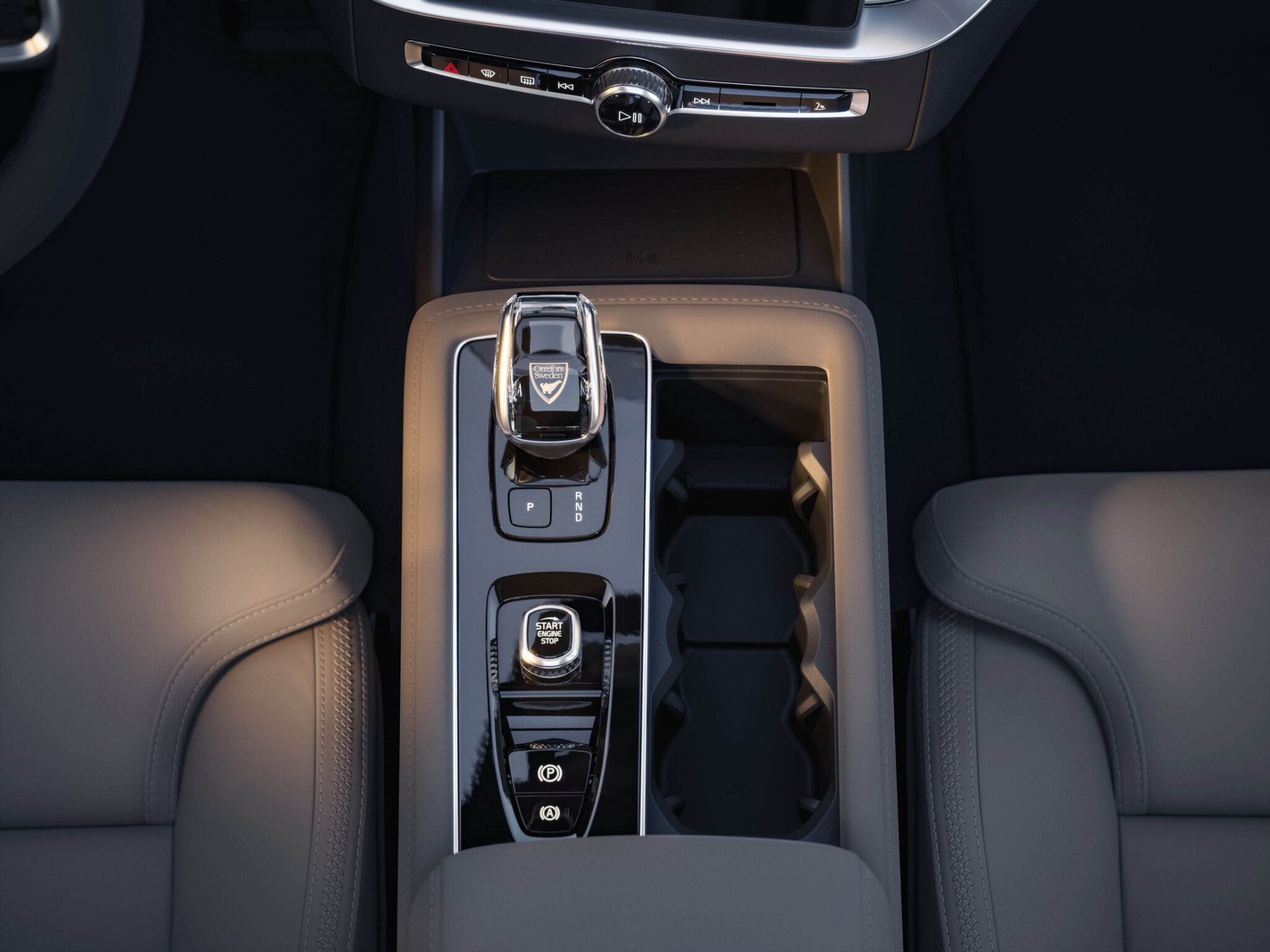 Facelifted Volvo XC90 Has A Bigger Screen And A 2+1 Cupholder, But Is ...