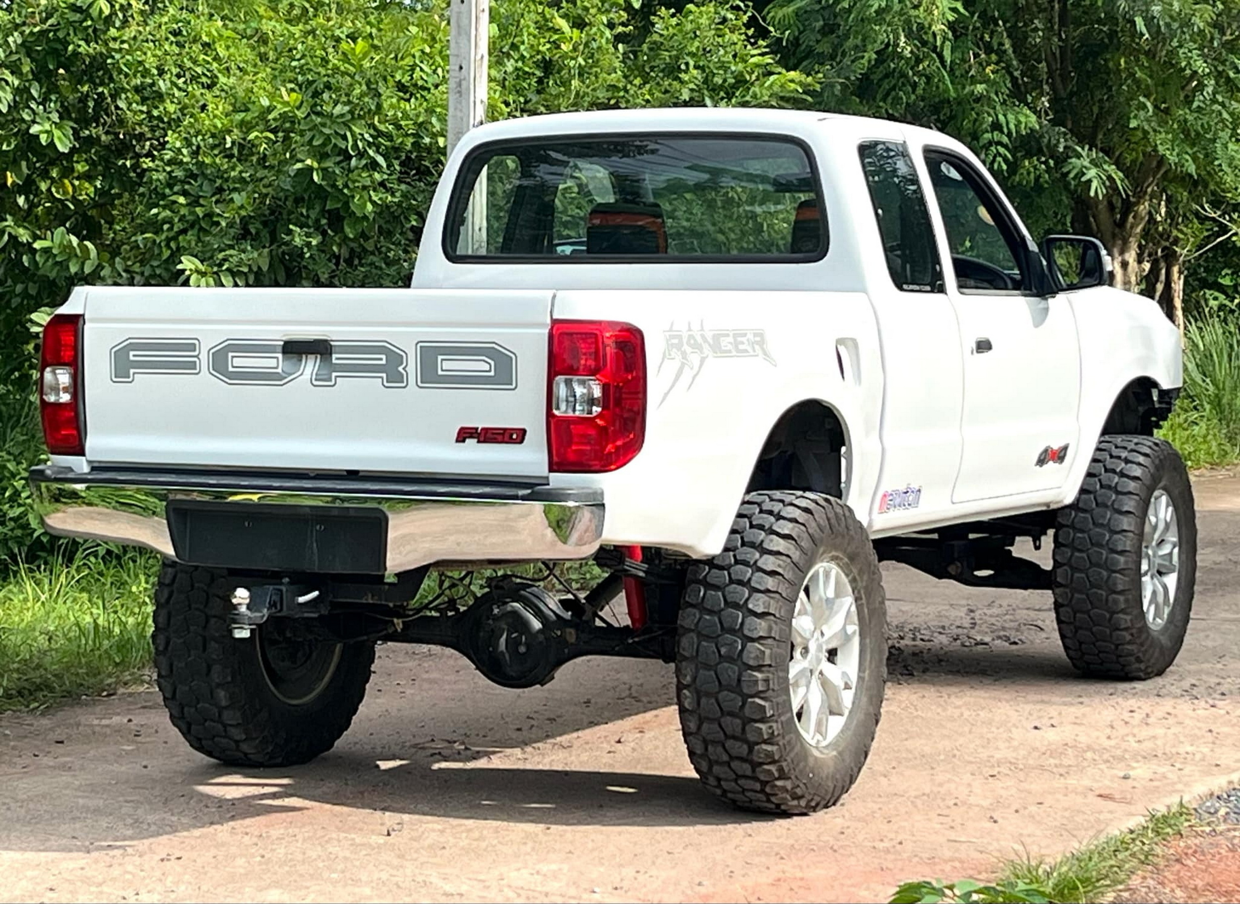 Old Ford Ranger Gets Raptor Looks, But It’s All Bark, No Bite | Carscoops